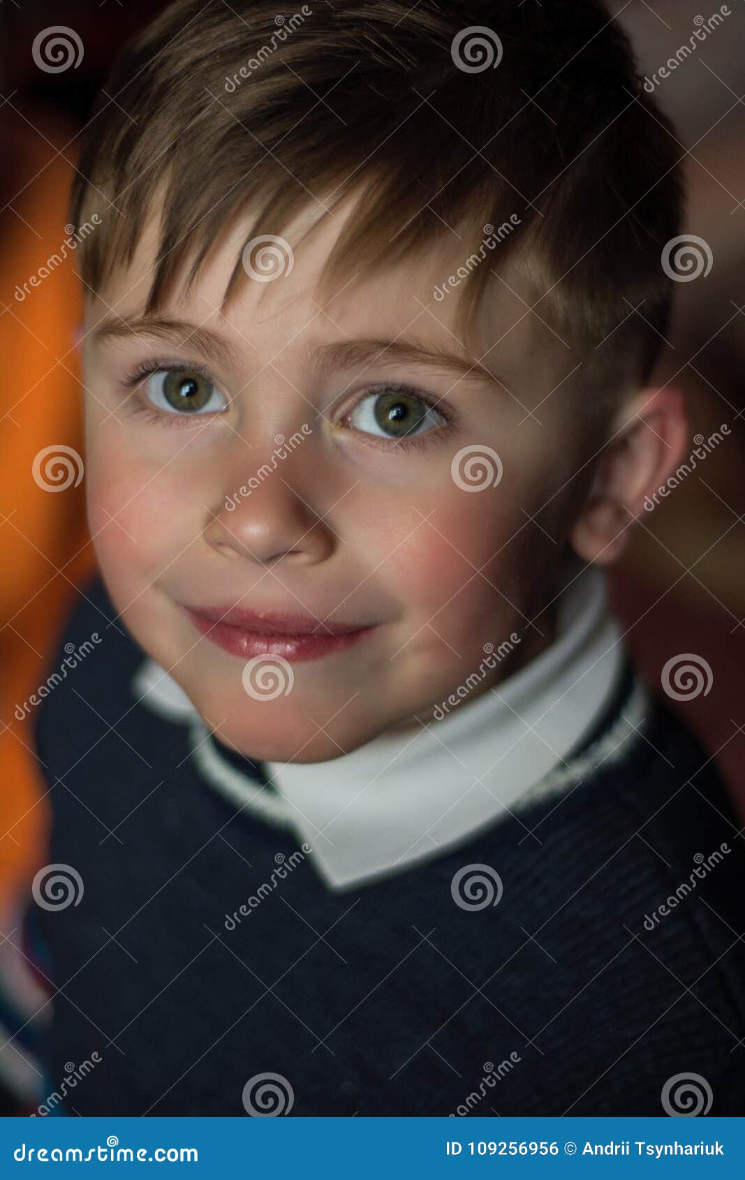 Um Retrato Maravilhoso De Um Menino Com Quatro Anos Ucraniano Foto de ... Um Retrato Maravilhoso De Um Menino Com Quatro Anos Ucraniano Foto de ...