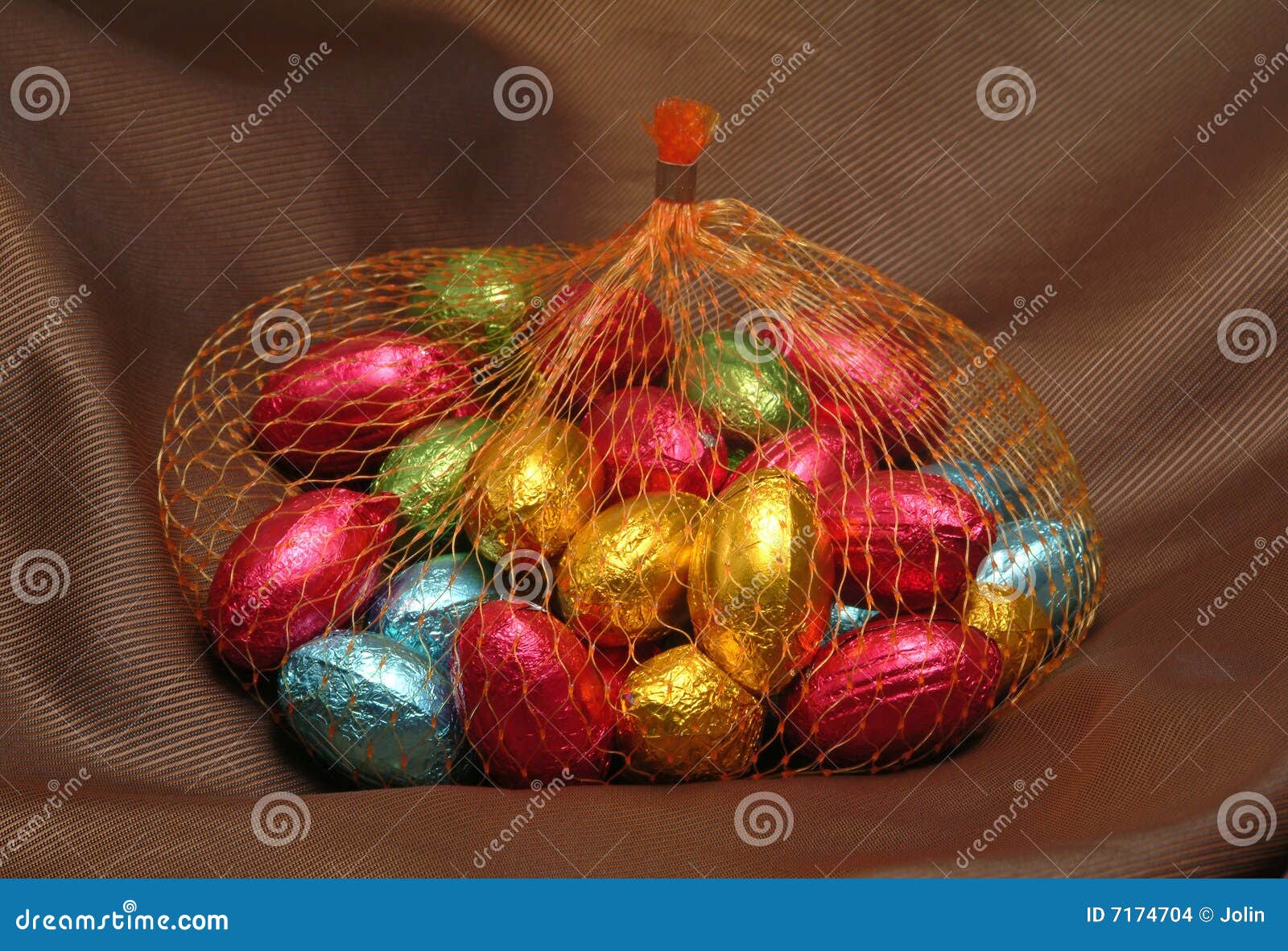 Um Saco De Ovos De Easter Do Chocolate Foto de Stock - Imagem de dieta ...