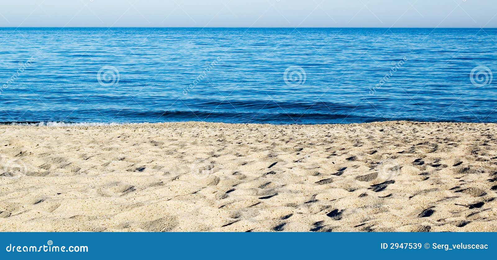 Uma costa arenosa imagem de stock. Imagem de fundo, maré - 2947539