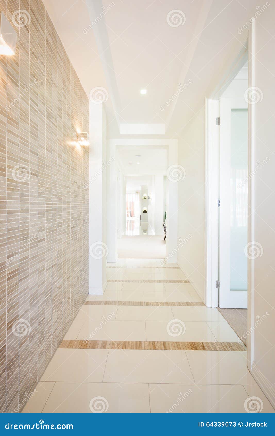 Uma Imagem Bonita Do Corredor Em Casa Imagem de Stock - Imagem de ...