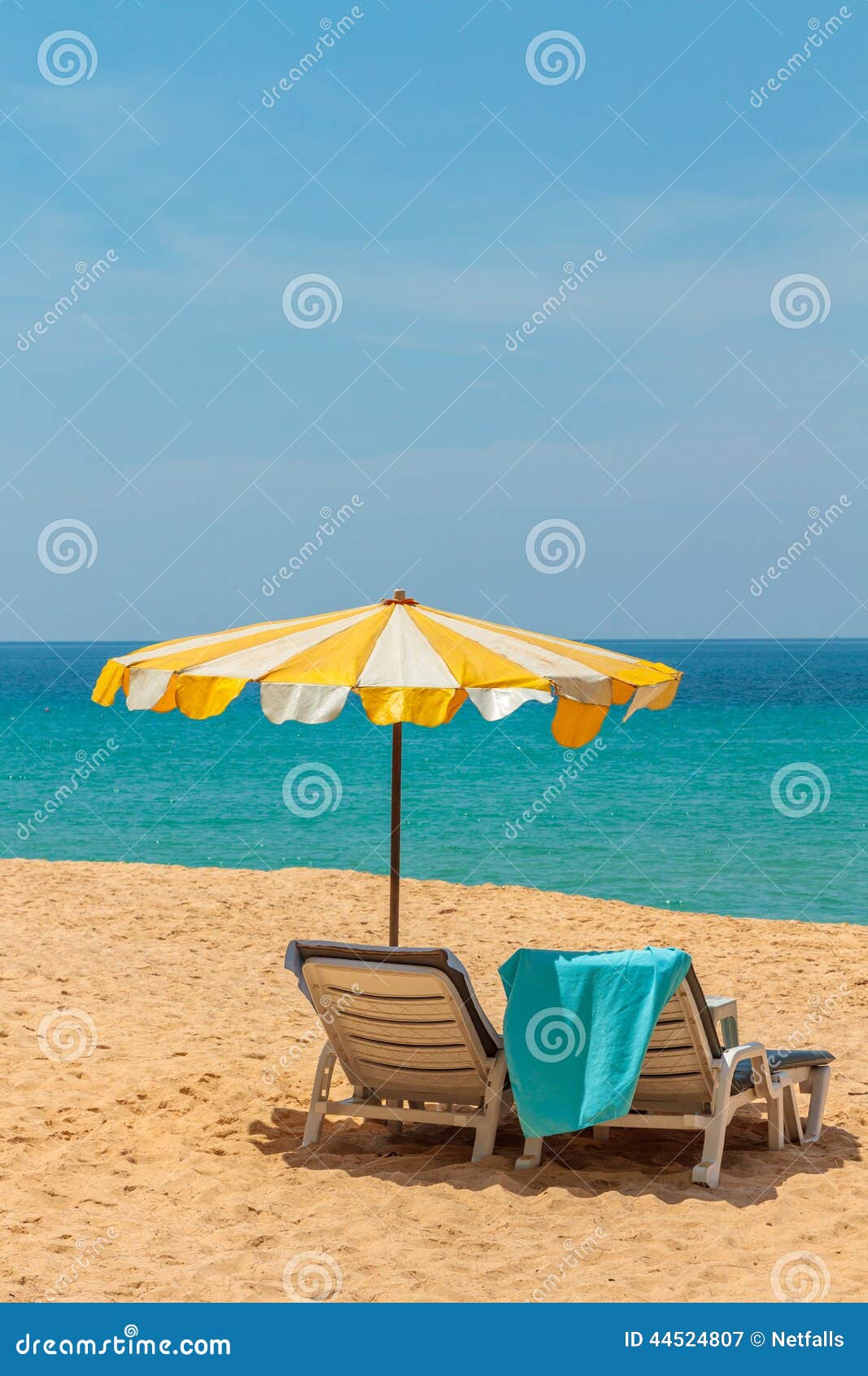 Umbrella on a Tropical Beach Stock Image - Image of dream, horizon ...