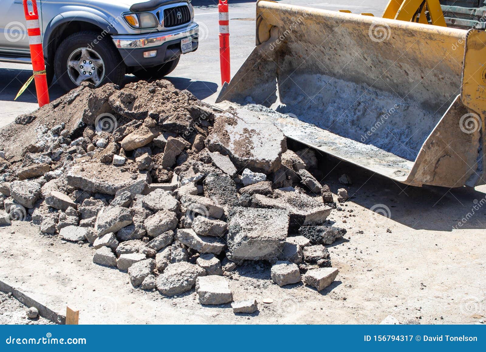 Un adulador de bulldozer fotografía editorial. Imagen de pala - 156794317