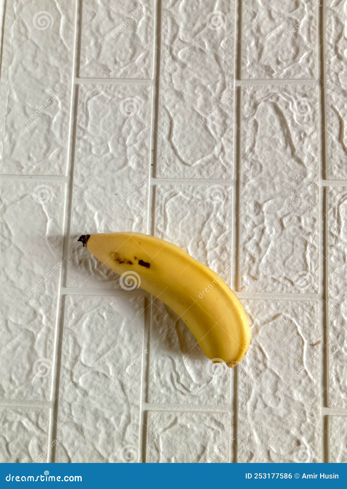 Un Banano Fresco De Fondo Blanco Foto de archivo - Imagen de fondo ...