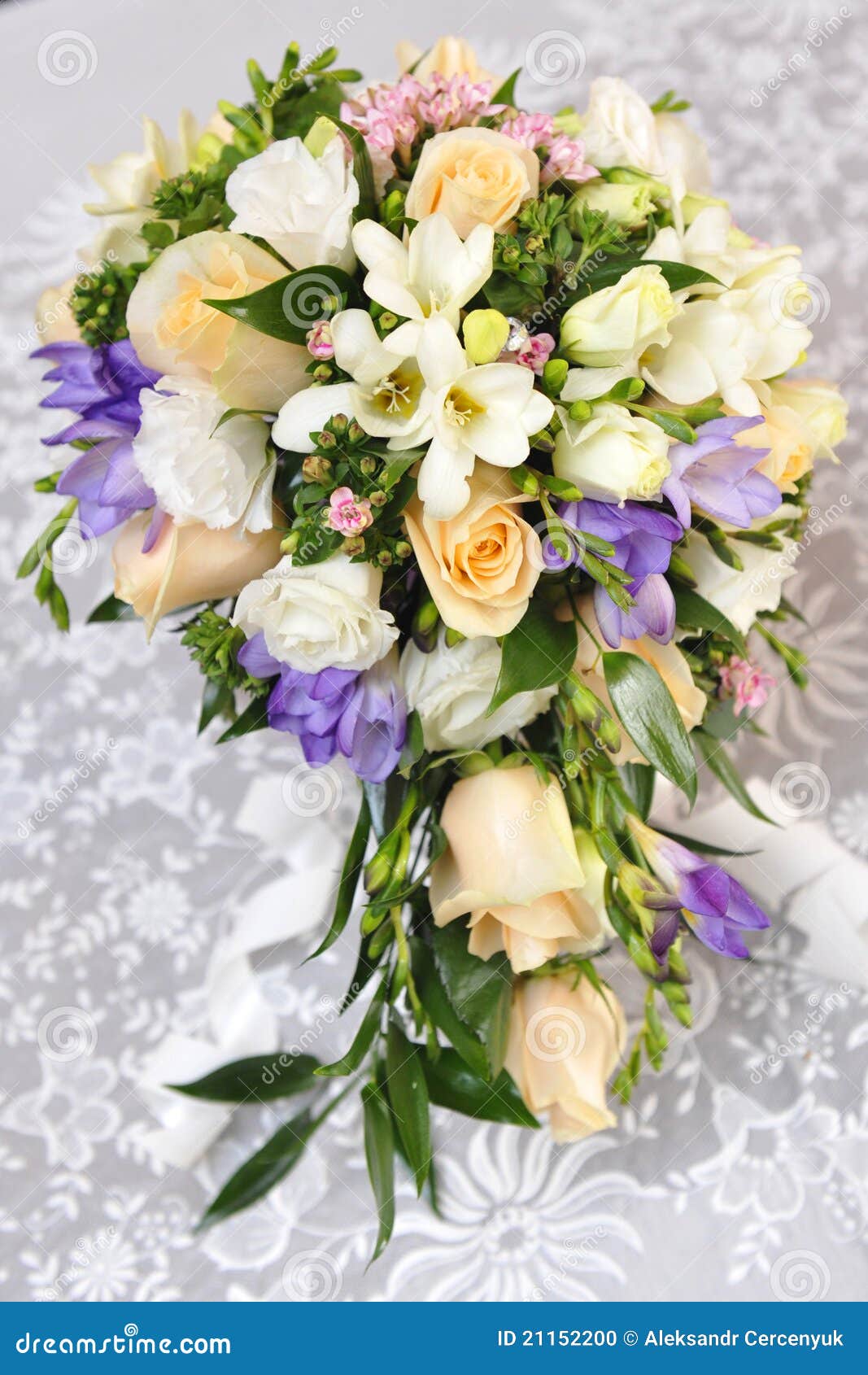 UN BOUQUET DE MARIAGE photo stock. Image du fête, robe - 21152200