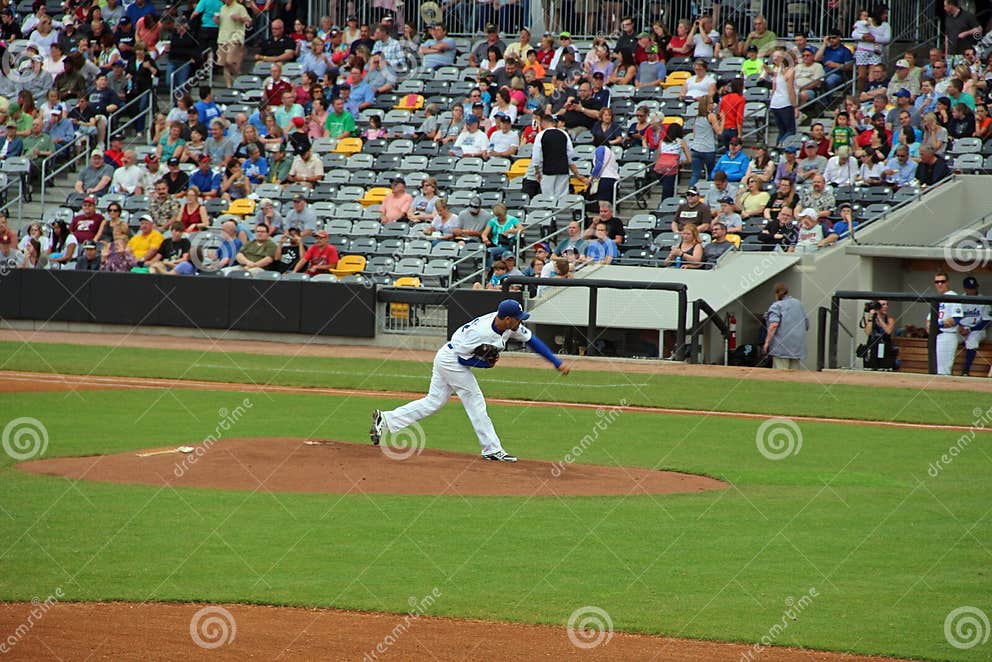 Un broc de base-ball image éditorial. Image du lancement - 55681915
