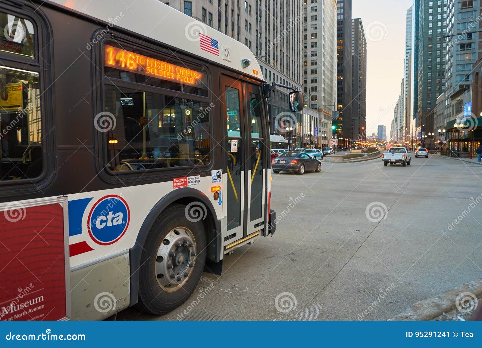 Un bus in Chicago fotografia editoriale. Immagine di vettura - 95291241