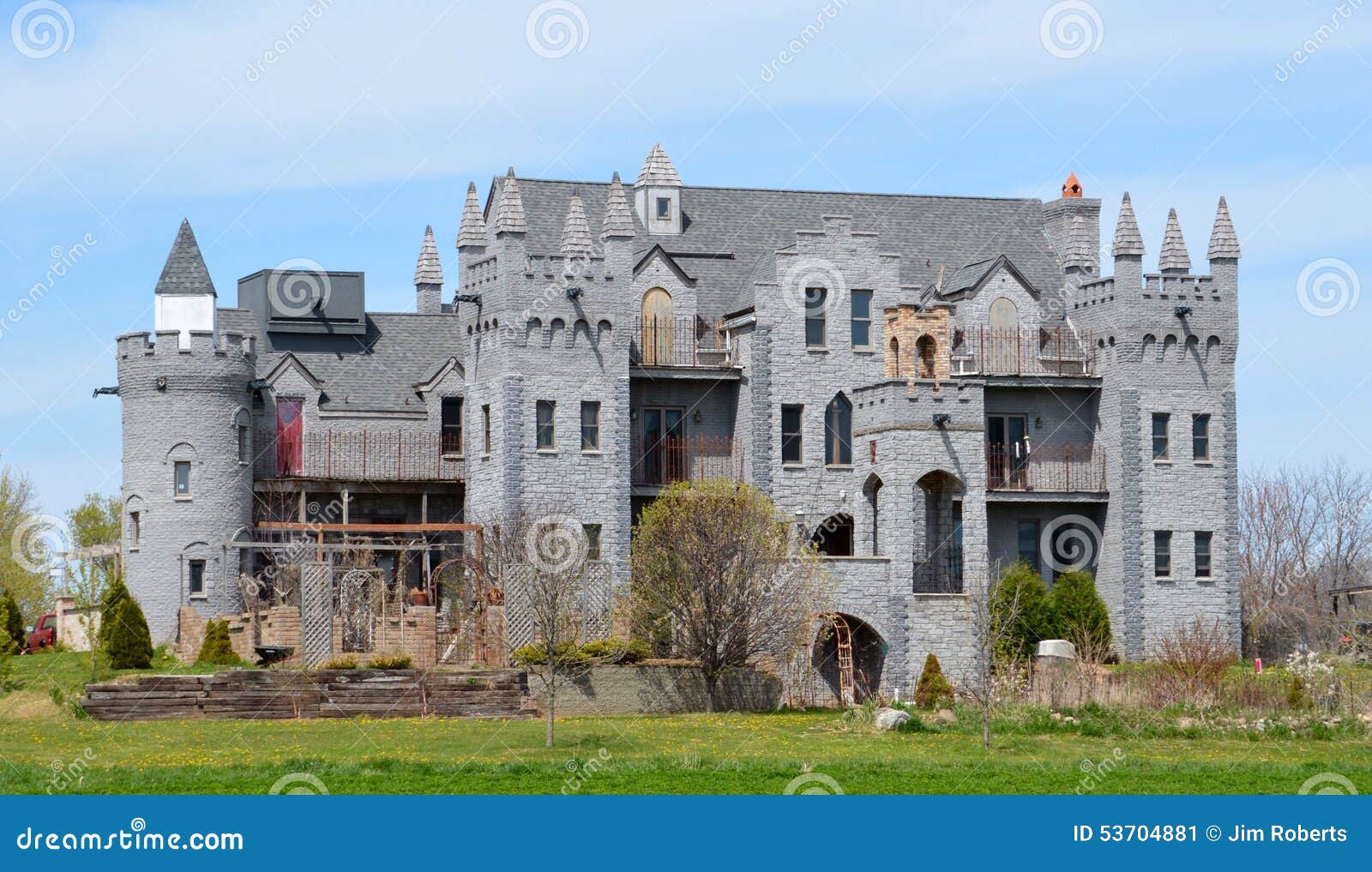 Un castello moderno fotografia editoriale. Immagine di casa - 53704881