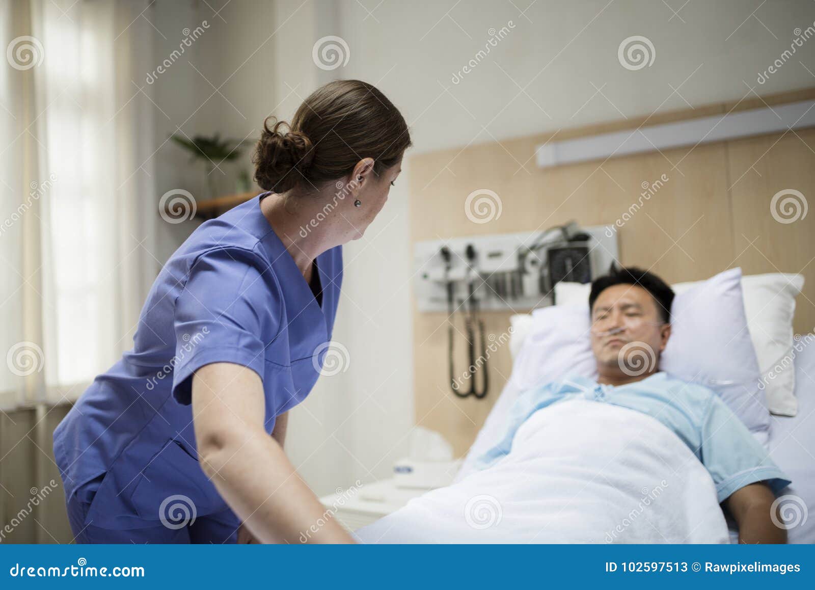 Un Doctor Y Su Hospital Paciente Imagen de archivo - Imagen de médico ...