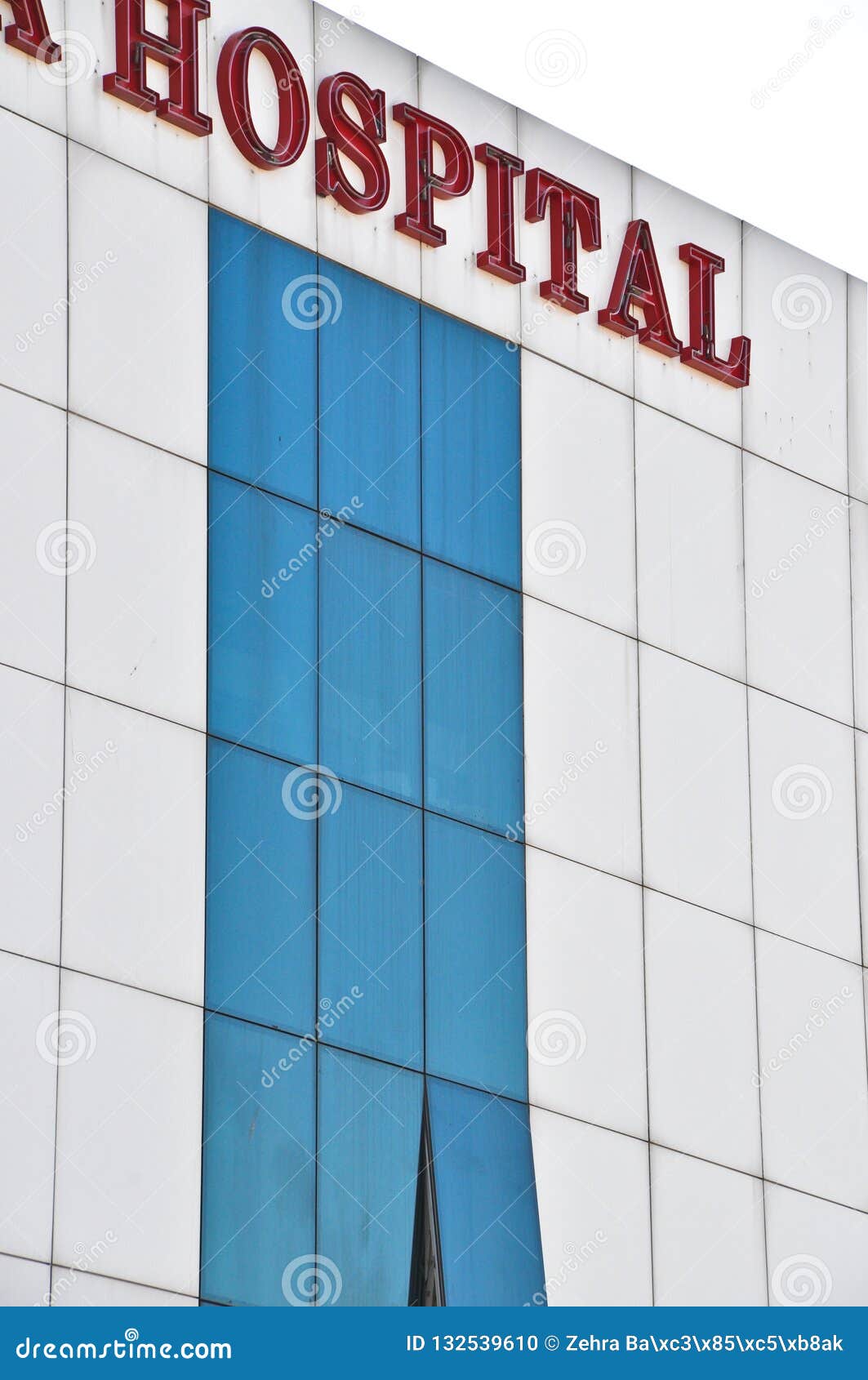 Un Edificio De Cristal Azul Moderno Del Hospital Foto de archivo ...