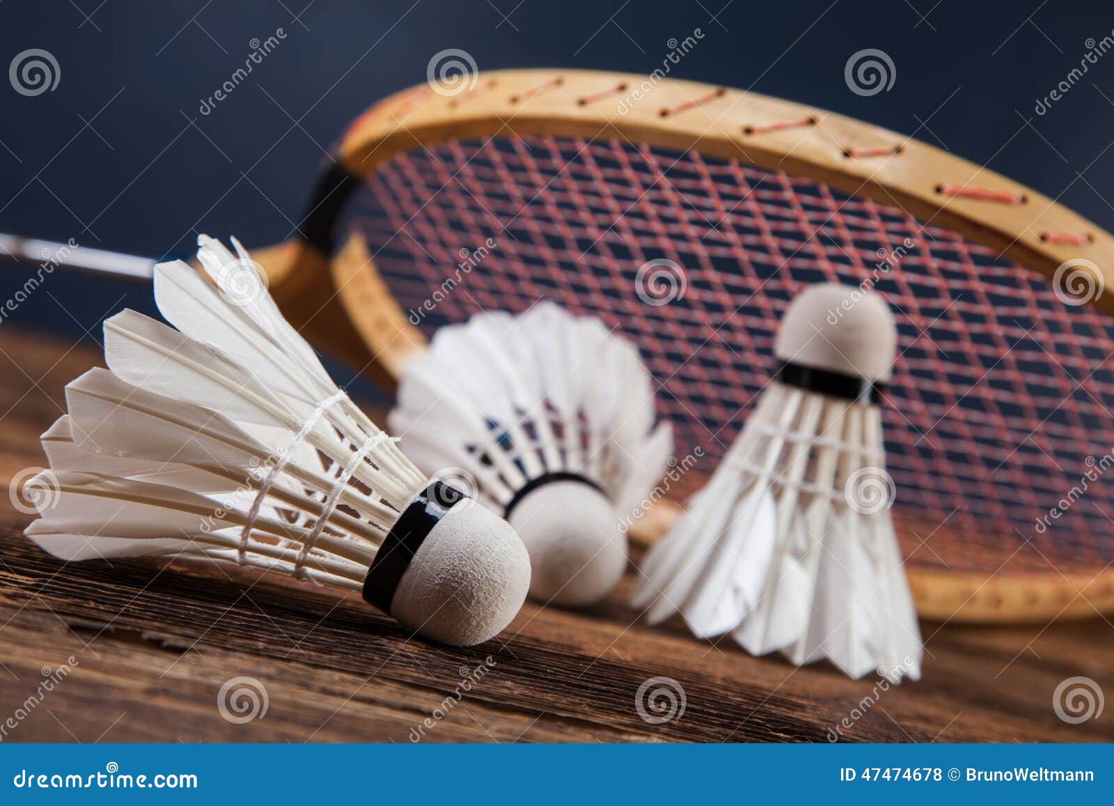 Un Ensemble De Badminton Palette Et Le Volant Photo stock - Image of ...