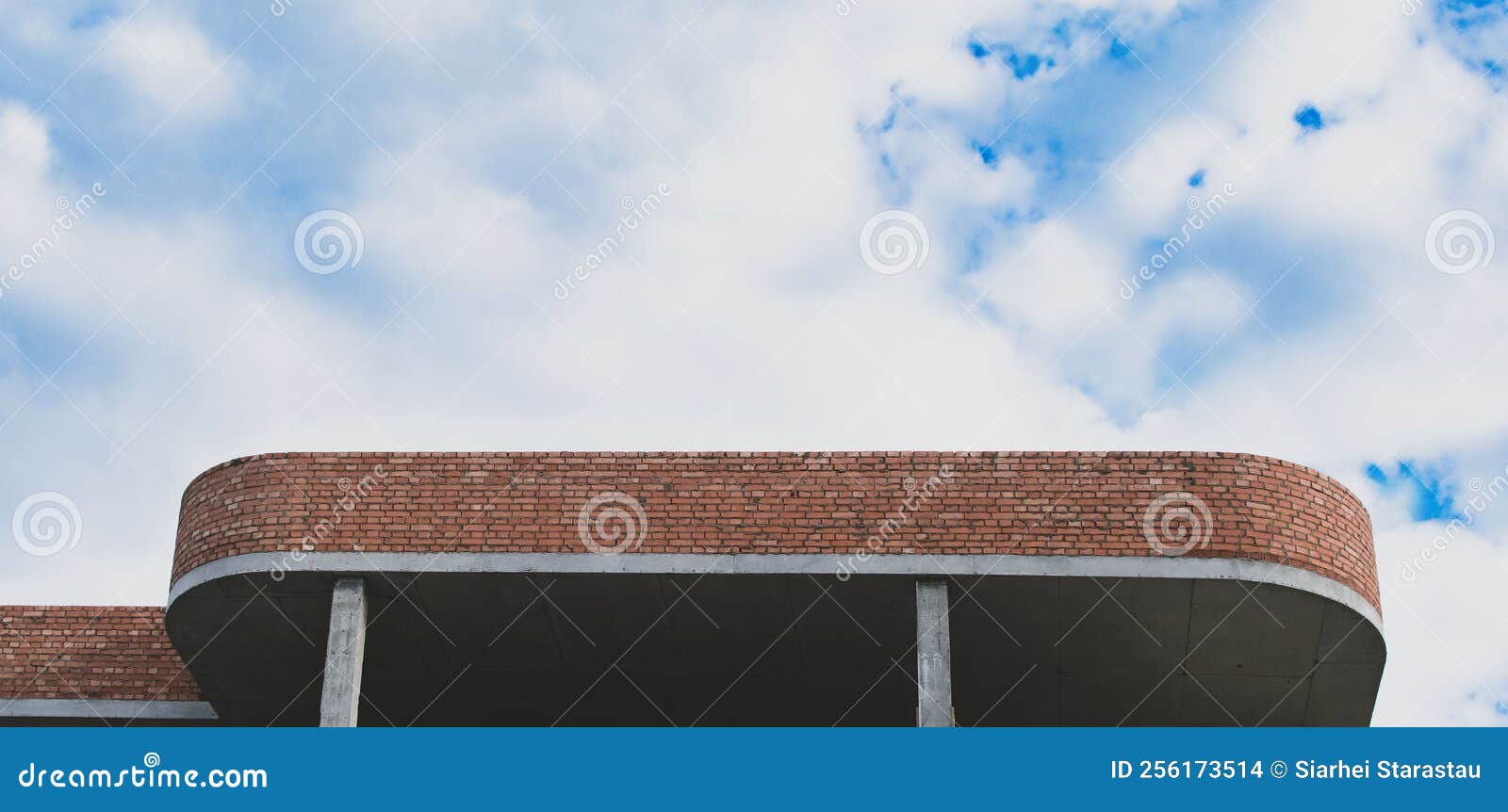 Un Fragmento Del Techo De Un Edificio Nuevo Foto de archivo - Imagen de industria, contratista ...