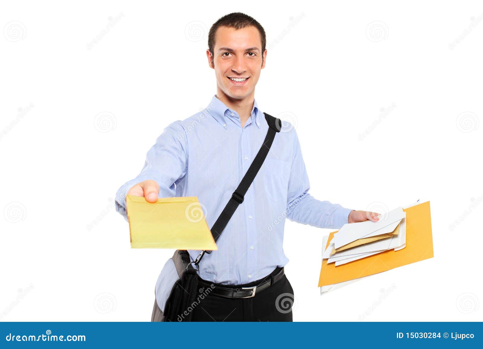 Un Giovane Postino Che Trasporta Posta Fotografia Stock - Immagine di ...