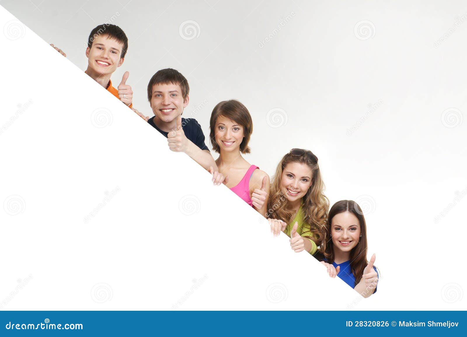 Un Gruppo Di Giovani Adolescenti Che Tengono Un'insegna Bianca ... Un Gruppo Di Giovani Adolescenti Che Tengono Un'insegna Bianca ...