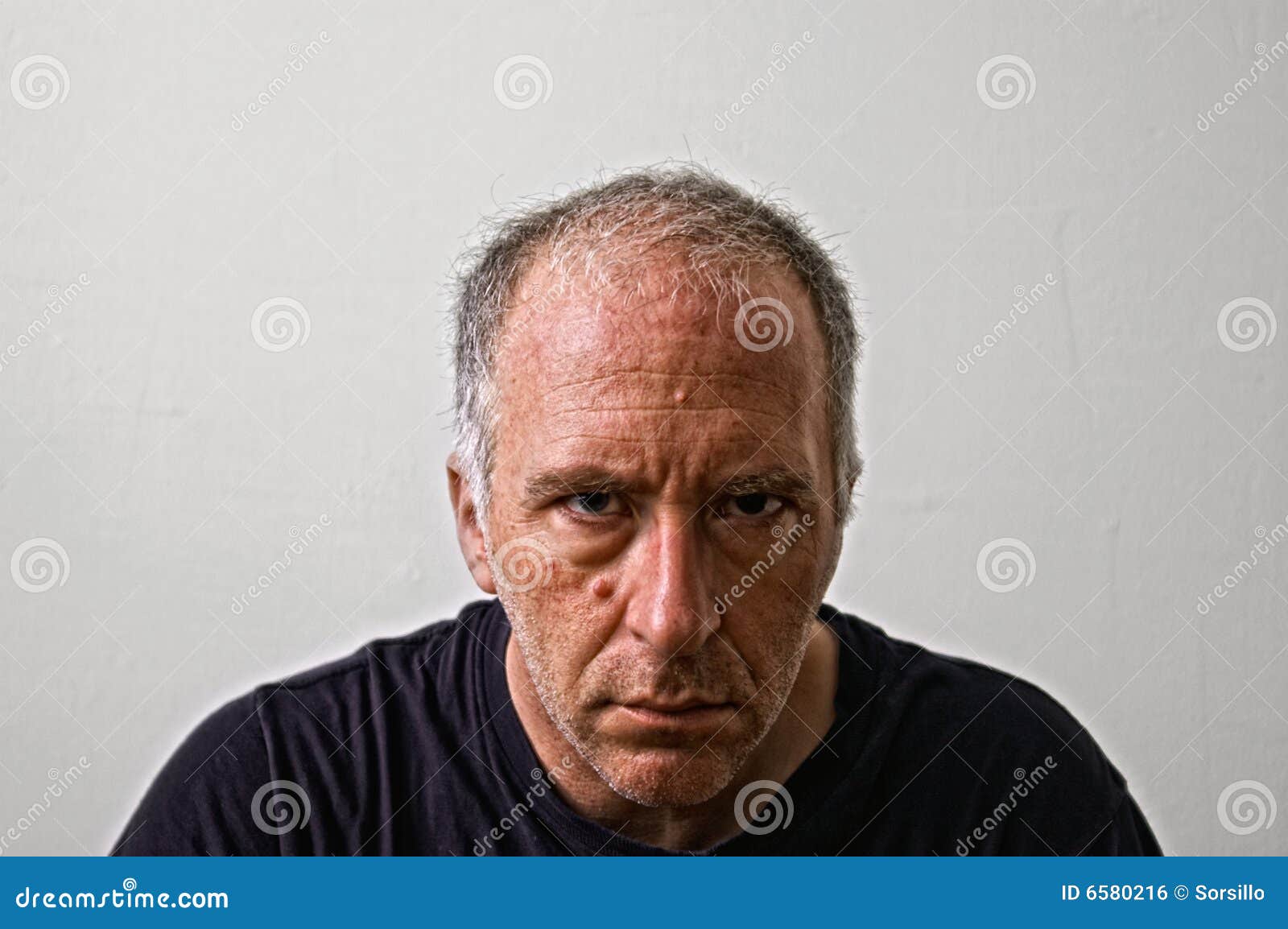 Un hombre malo foto de archivo. Imagen de abajo, humano - 6580216