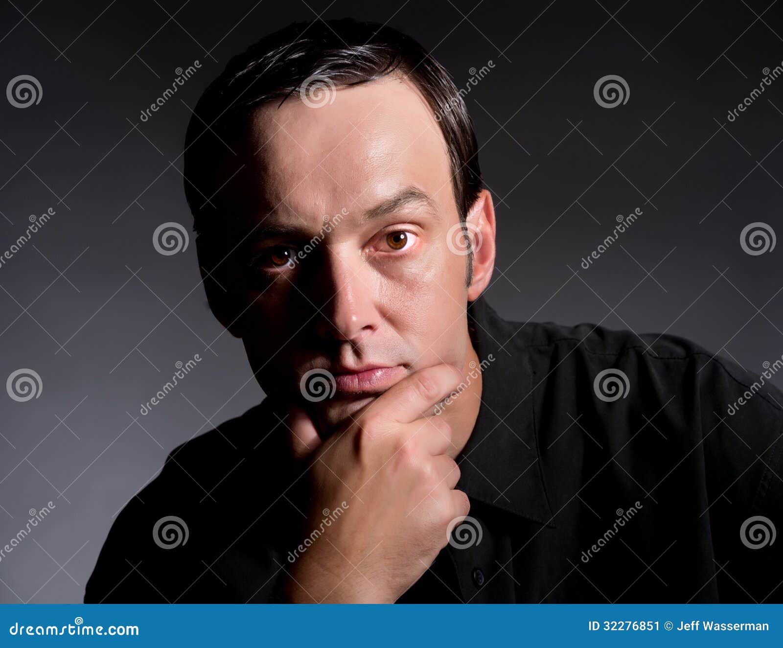 Un hombre serio imagen de archivo. Imagen de primer, mirando - 32276851