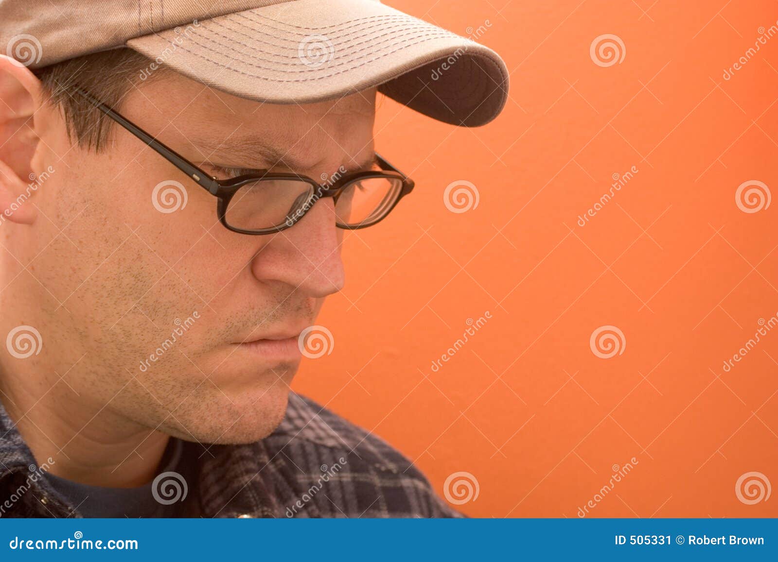 Un homme battu image stock. Image du orange, roche, solide - 505331