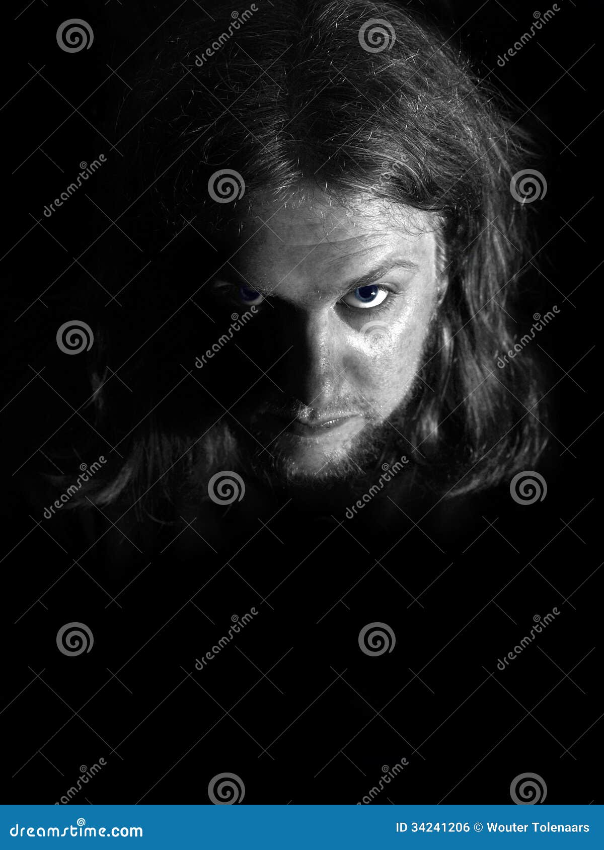 Un homme effrayant photo stock. Image du exprimer, colère - 34241206