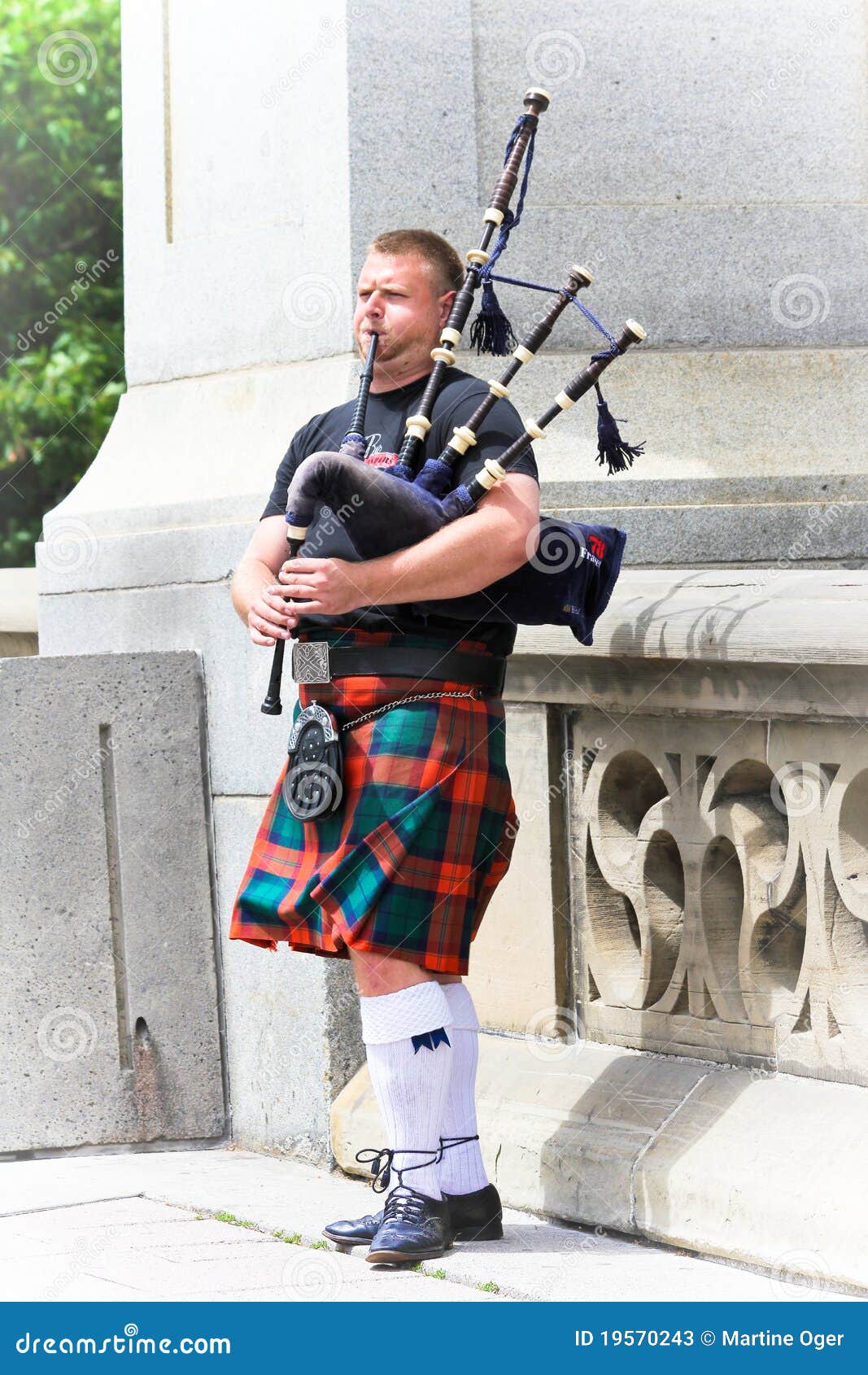 Un Homme Joue La Cornemuse. Photo stock éditorial - Image du ...