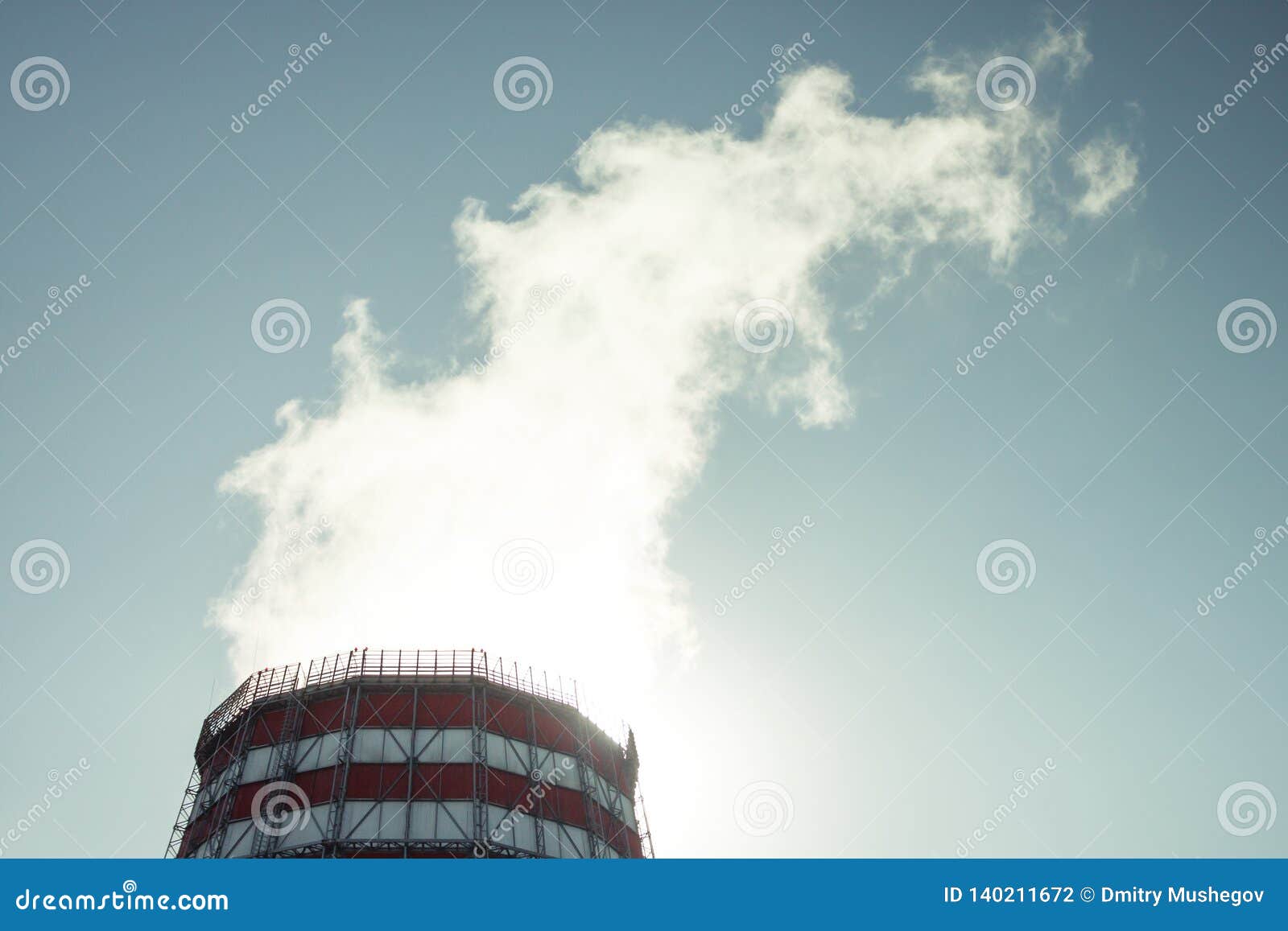 Un Humo Grande Del Calor Y Del Poder Combinados Foto de archivo ...