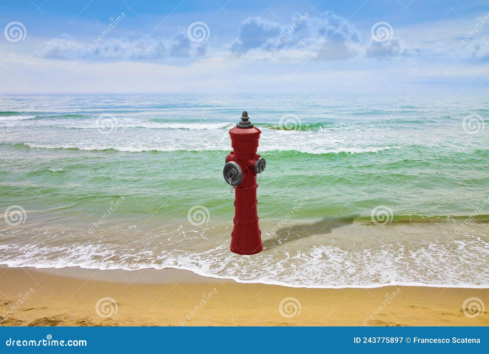 Un Hydrant Improbable Au Bord De Mer Beaucoup D'eau Illlogique Concept ...