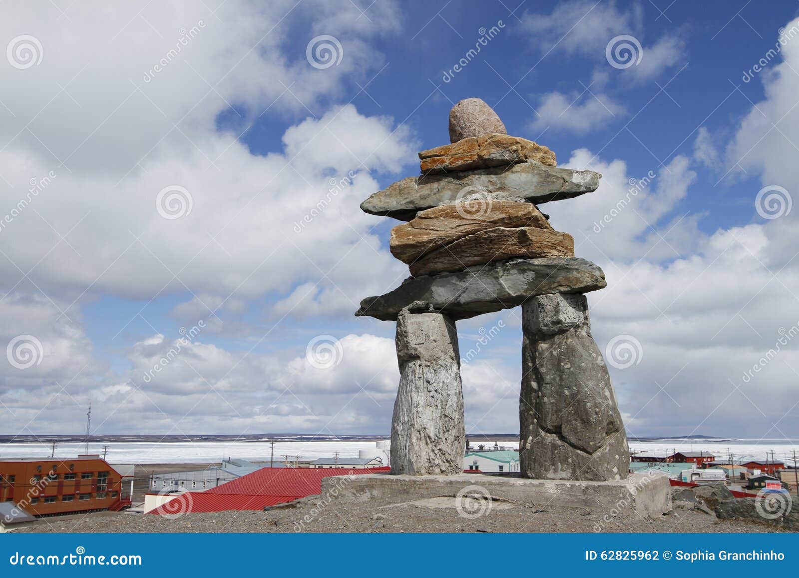 Un Inukshuk photo stock. Image of rankin, horizontal - 62825962