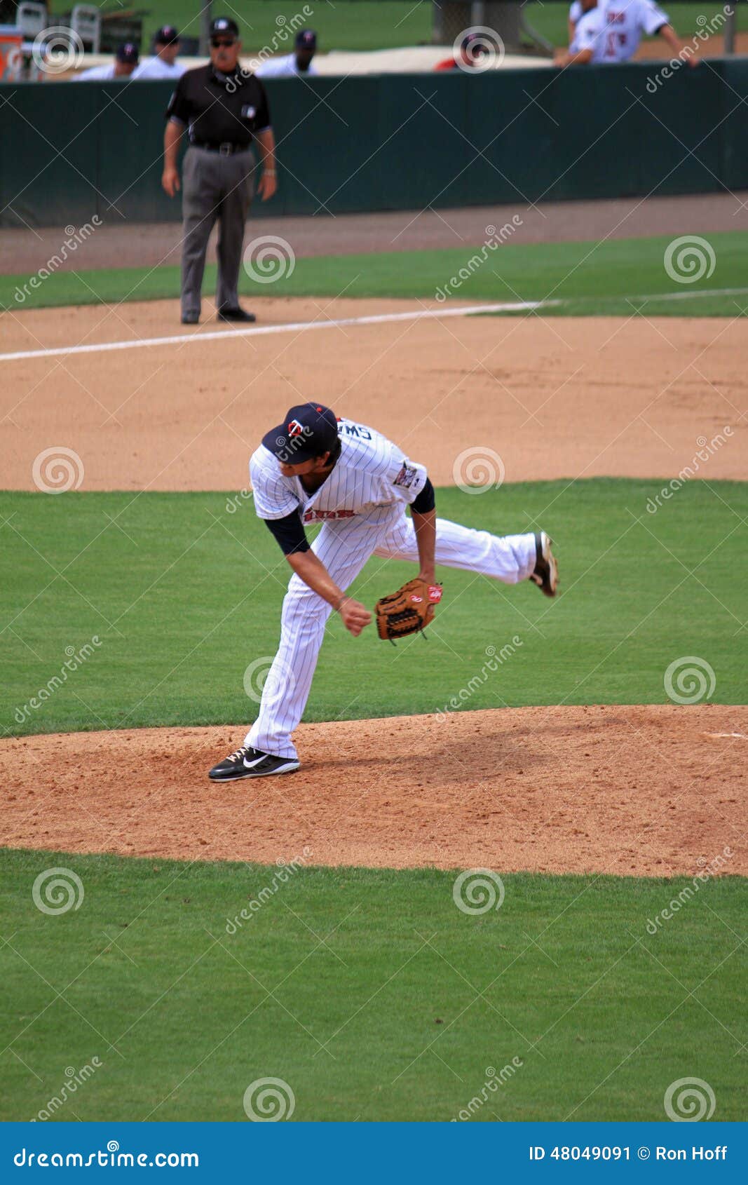 Un lanciatore di baseball fotografia editoriale. Immagine di giochi ...