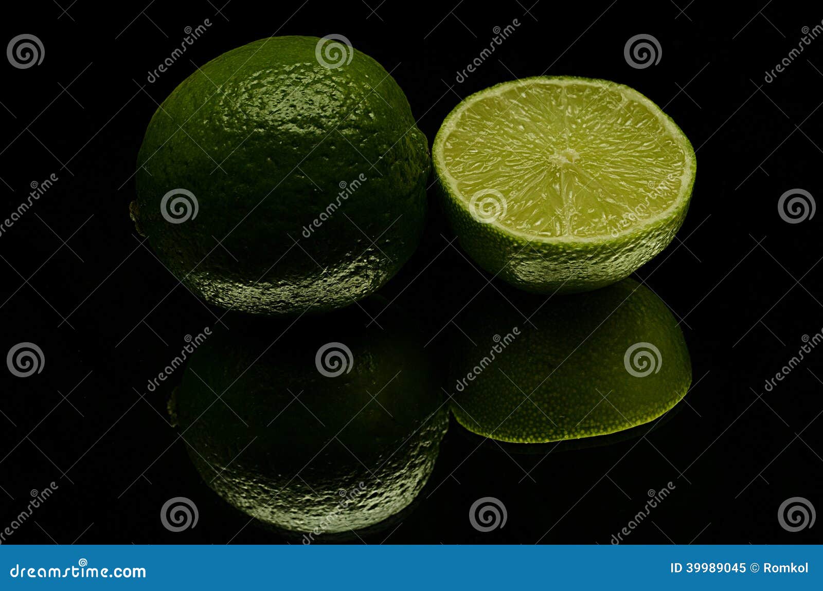 Un limone verde immagine stock. Immagine di nave, saporito - 39989045