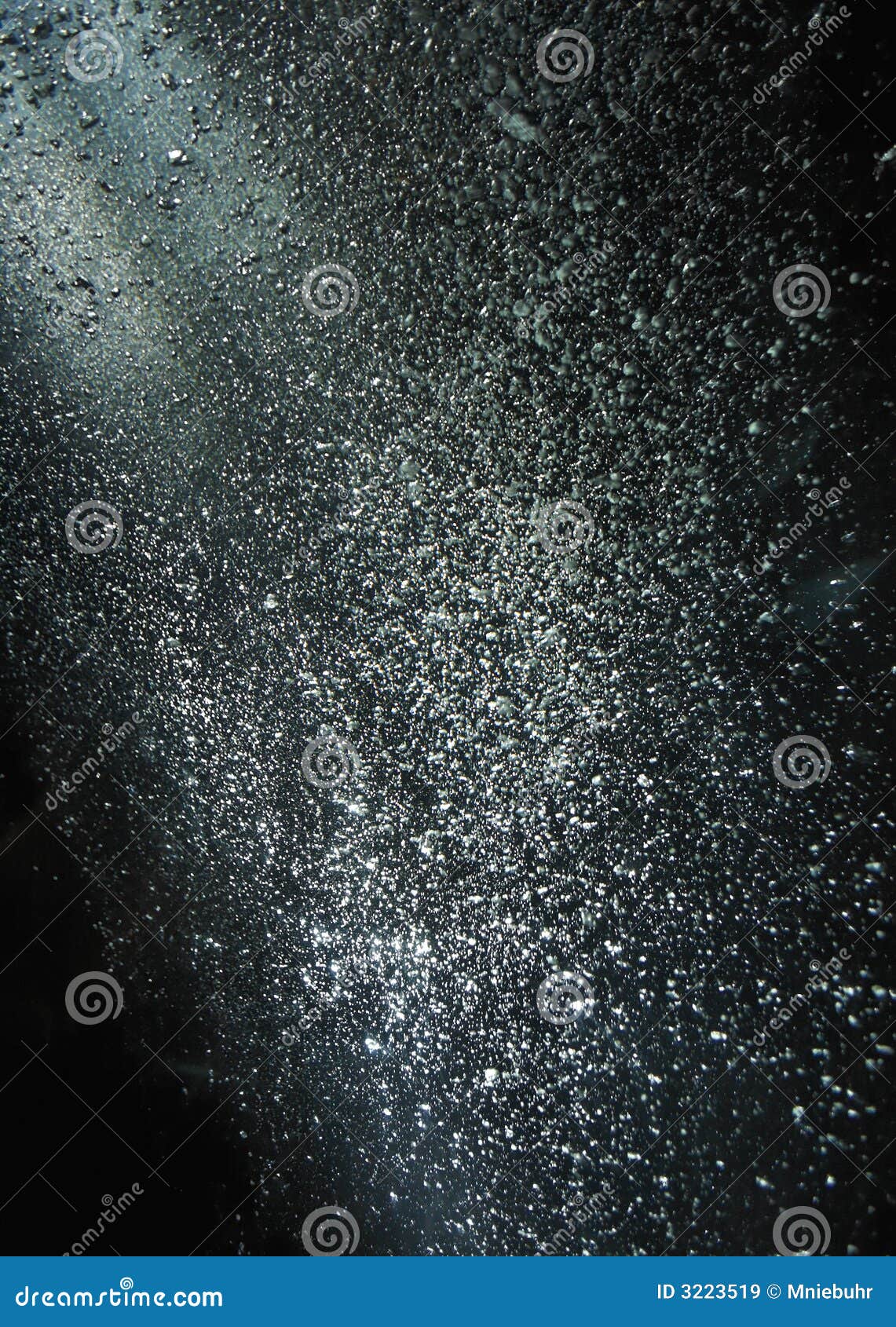 Un manojo de burbujas imagen de archivo. Imagen de efervescencia - 3223519