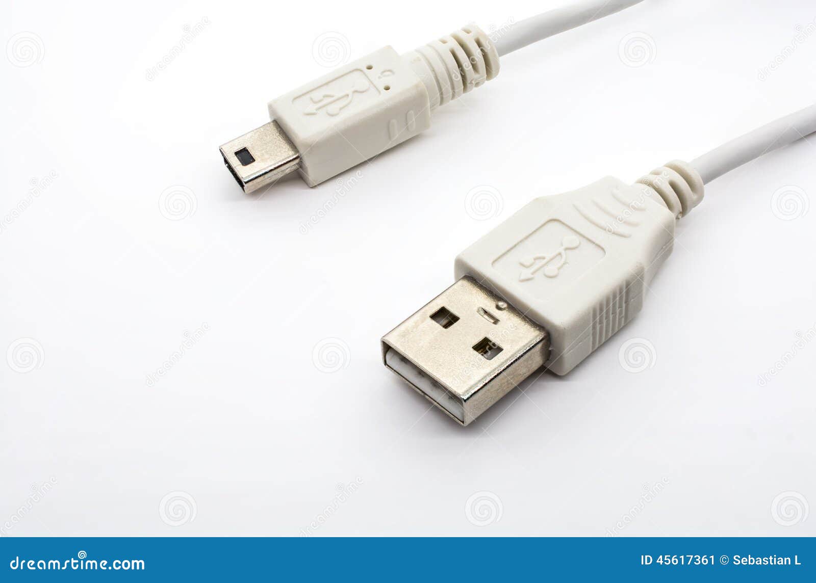 Un Mini Enchufe Del USB Y Un Tipo Un Enchufe Del USB Imagen de archivo ...