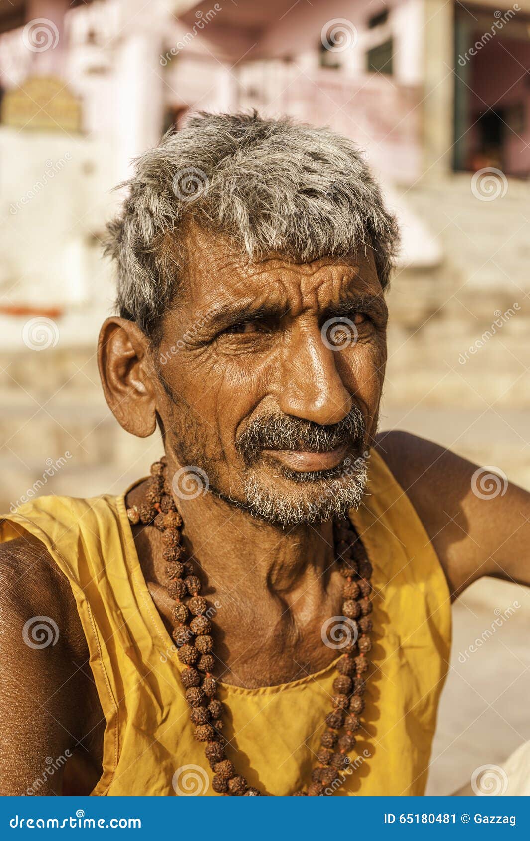 Un moine indou à Varanasi photo éditorial. Image du connu - 65180481