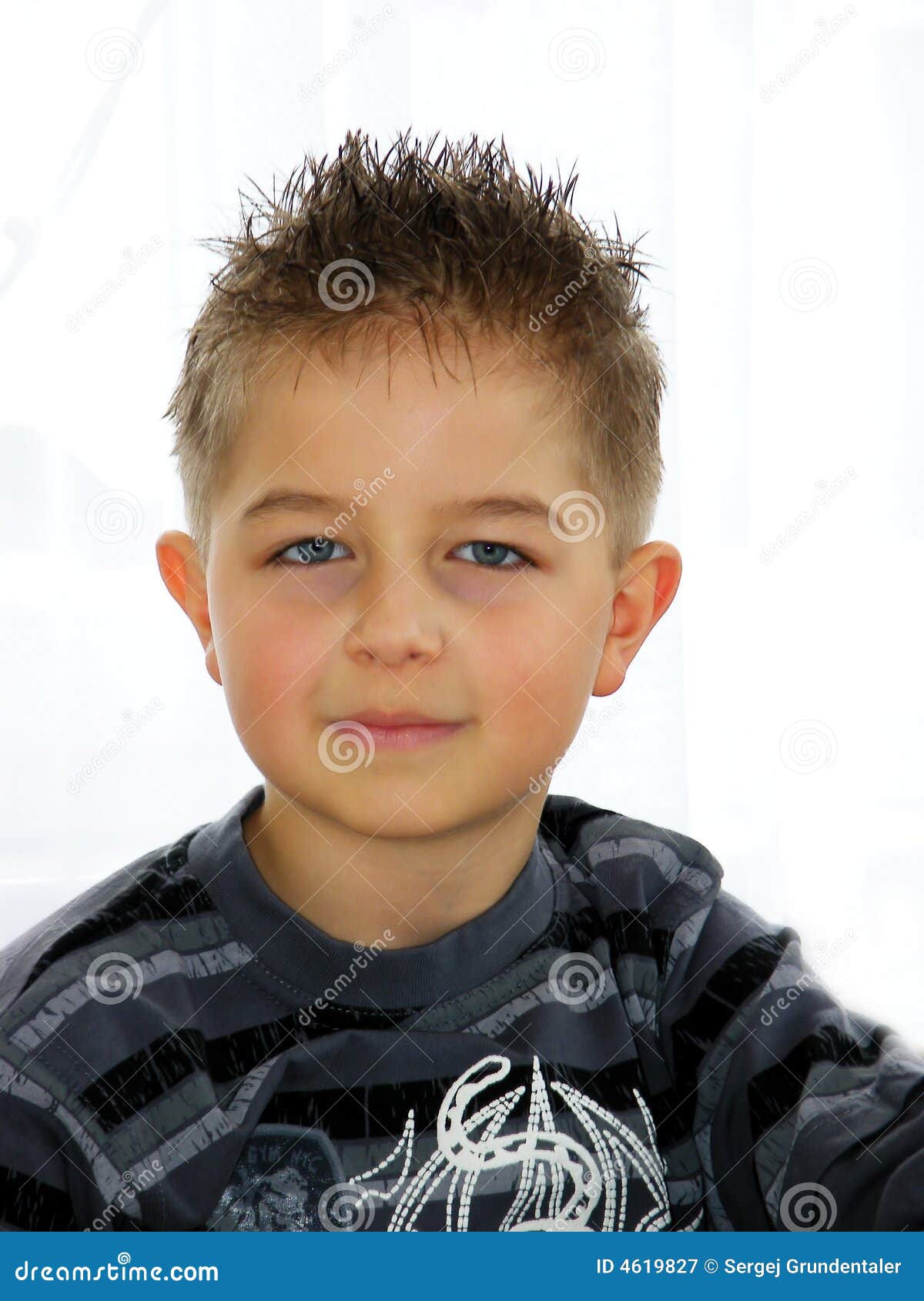 Un muchacho imagen de archivo. Imagen de felicidad, feliz - 4619827