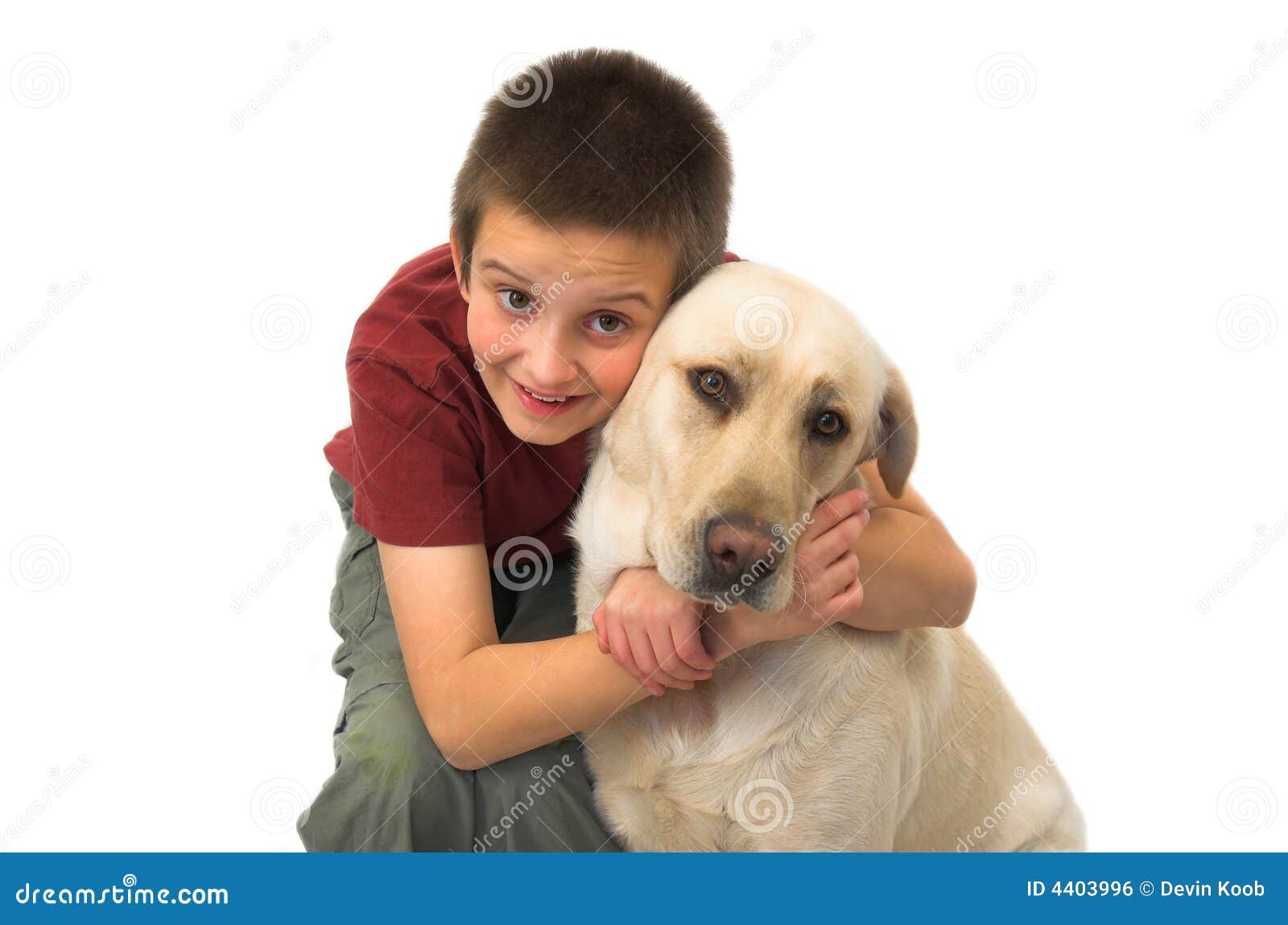 Un muchacho con su perro foto de archivo. Imagen de lazo - 4403996