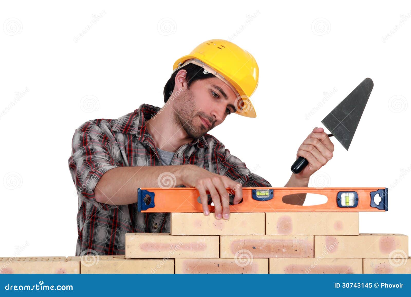 Un Muratore Che Usando Un Livello Immagine Stock - Immagine di ...
