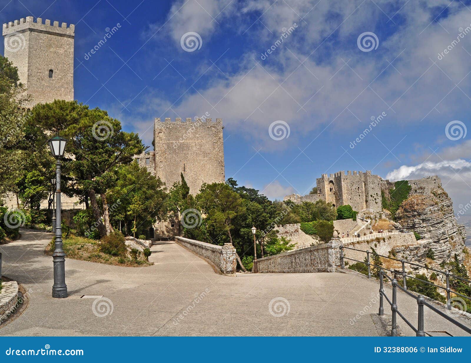 Un Panorama Di Erice in Sicilia Fotografia Stock - Immagine di antico ...