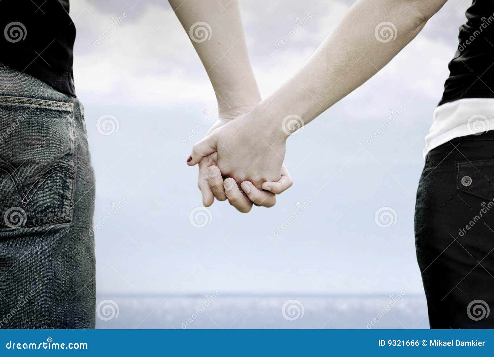 Un Par Lleva a Cabo Las Manos I Foto de archivo - Imagen de hembra ...