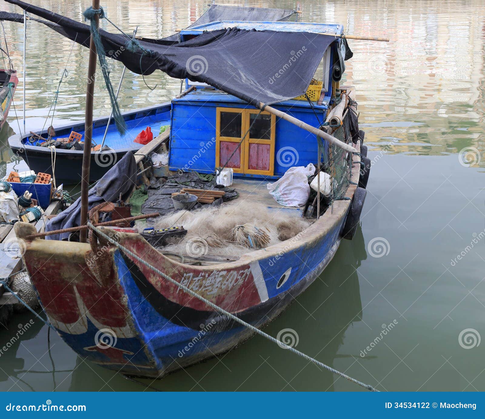 Un Peschereccio Molto Vecchio Fotografia Editoriale - Immagine di mare ...
