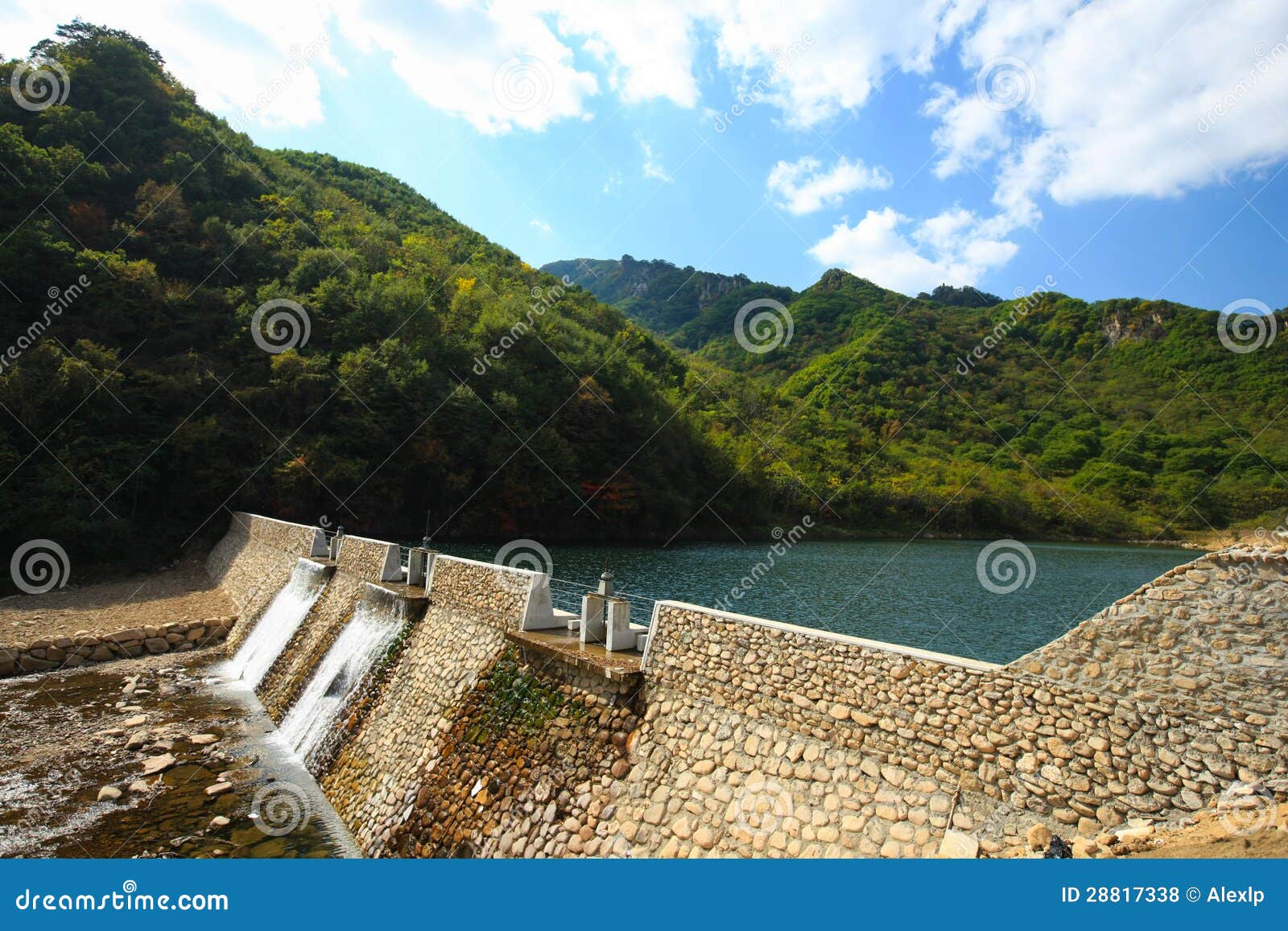 Un petit barrage photo stock. Image du industriel, électricité - 28817338
