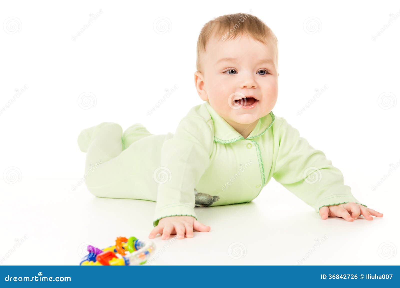 Un Petit Enfant Joue Avec Des Jouets Photo stock - Image du enfance ...