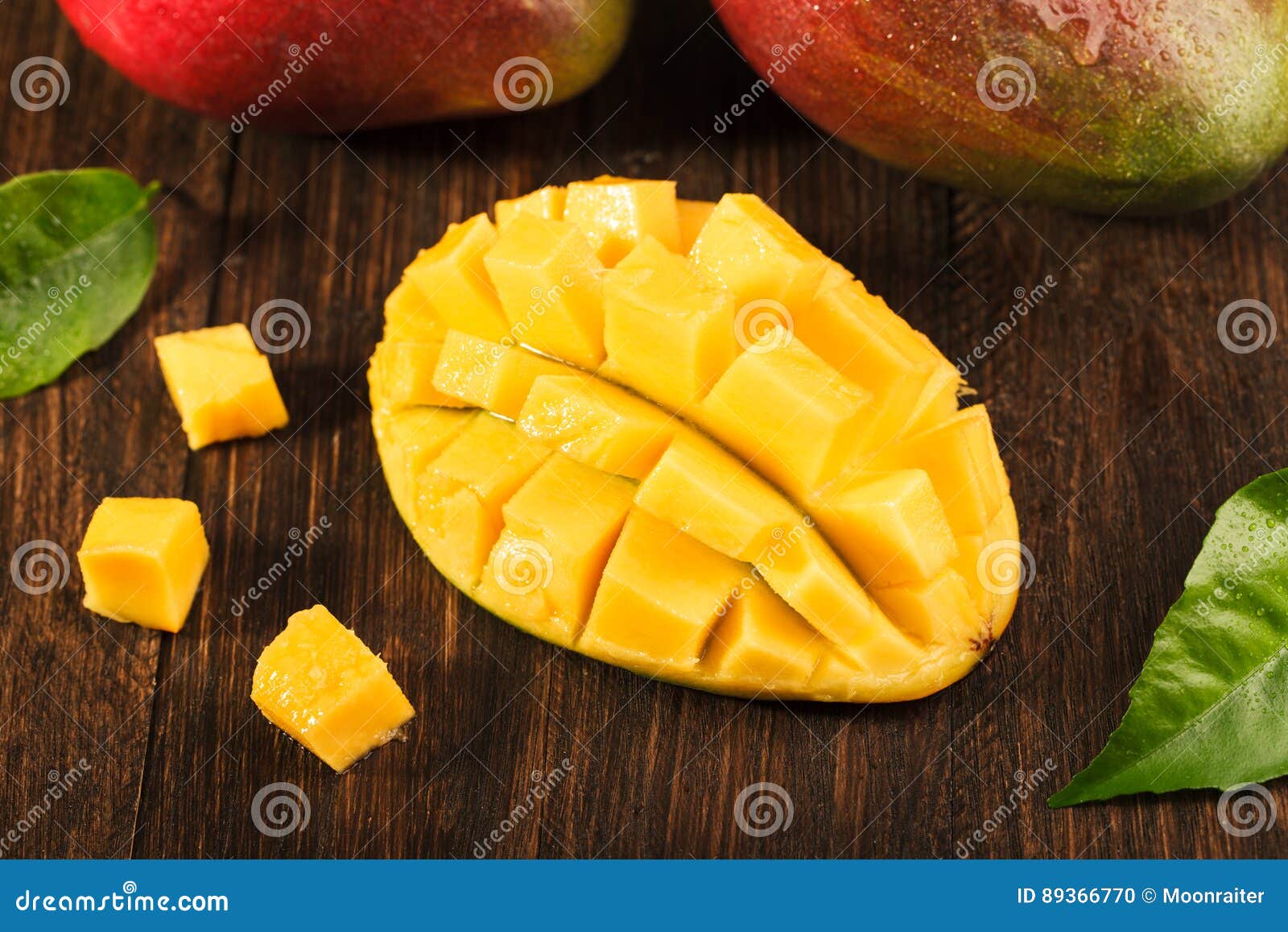 Un Poco De Mango En Tablero Enselvado Foto de archivo - Imagen de ...
