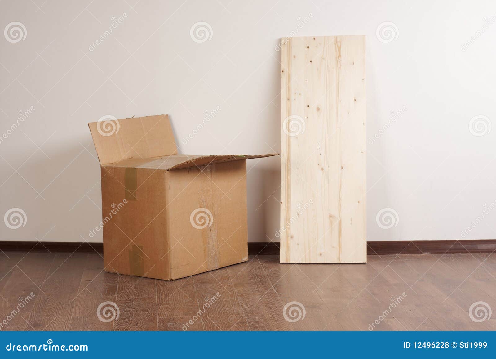 Un Rectángulo Y Un Pedazo De Madera Foto de archivo - Imagen de salvado ...