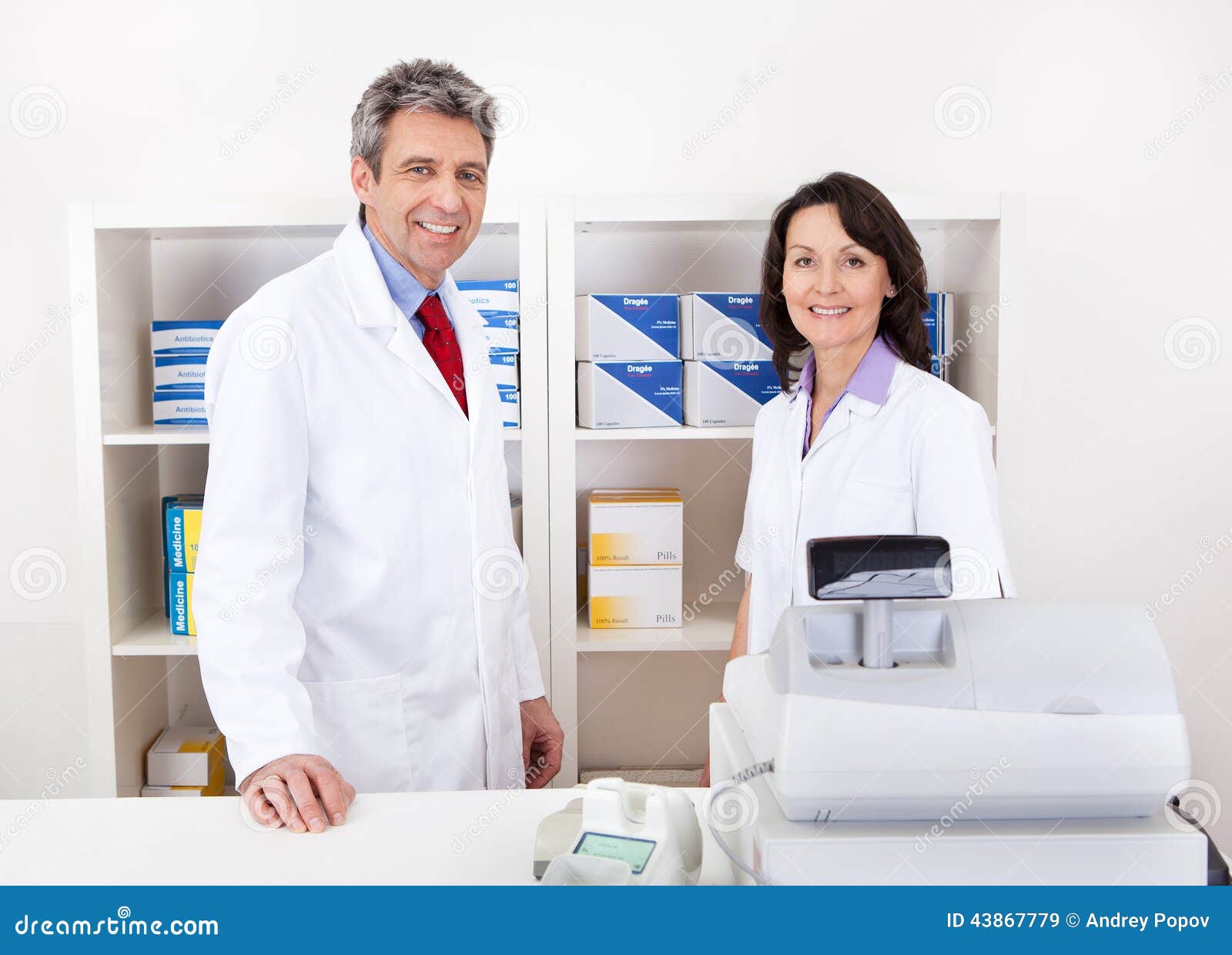 Un Ritratto Di Due Farmacisti Immagine Stock - Immagine di cappotto ...