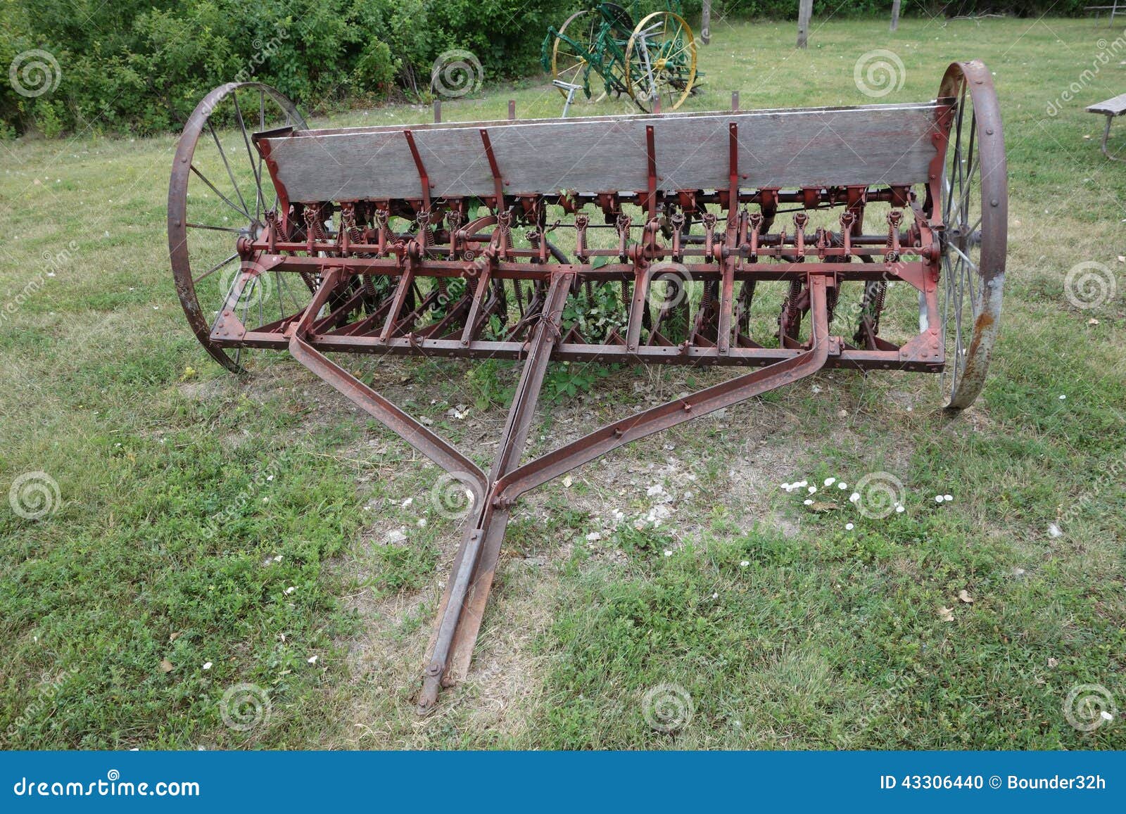 Un Semoir Antique Dans Le Dakota Du Sud Photo stock - Image du grand ...