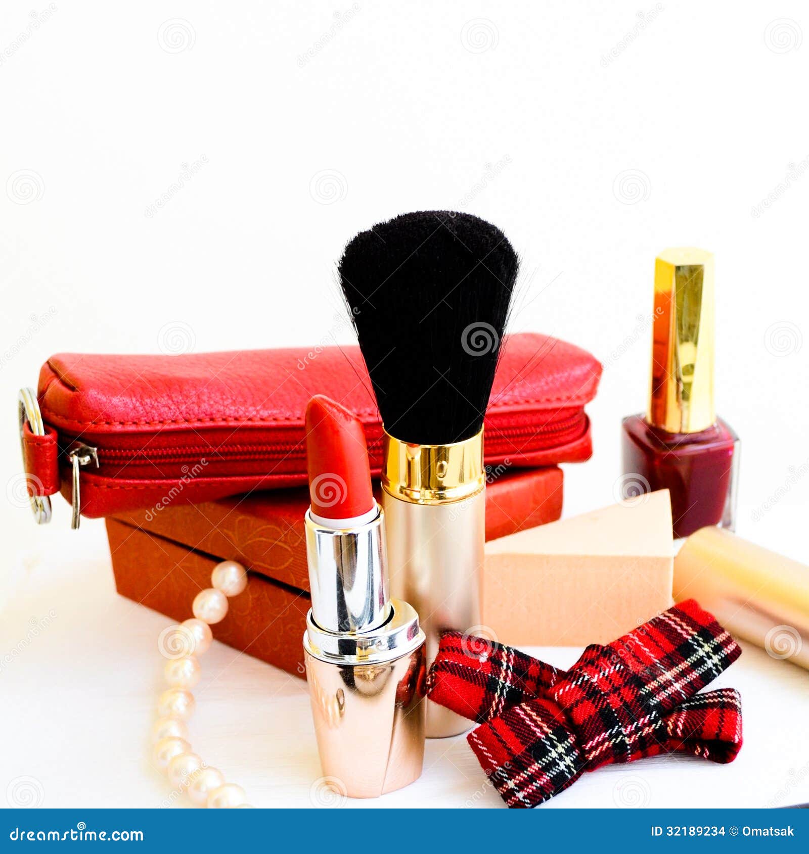 Un Sistema De Accesorios Del Maquillaje Foto de archivo - Imagen de ...