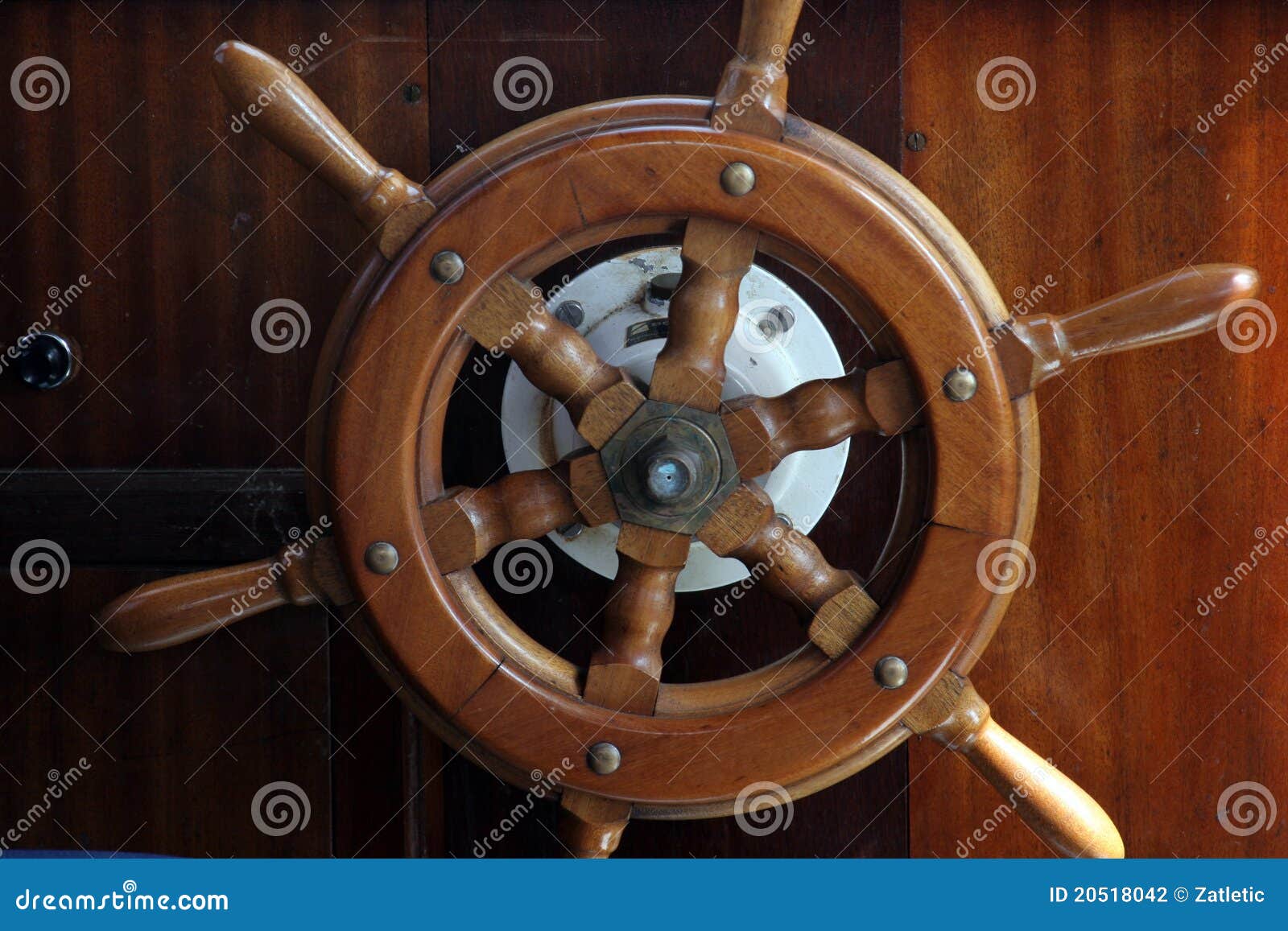 Un timone della nave fotografia stock. Immagine di regolatore - 20518042