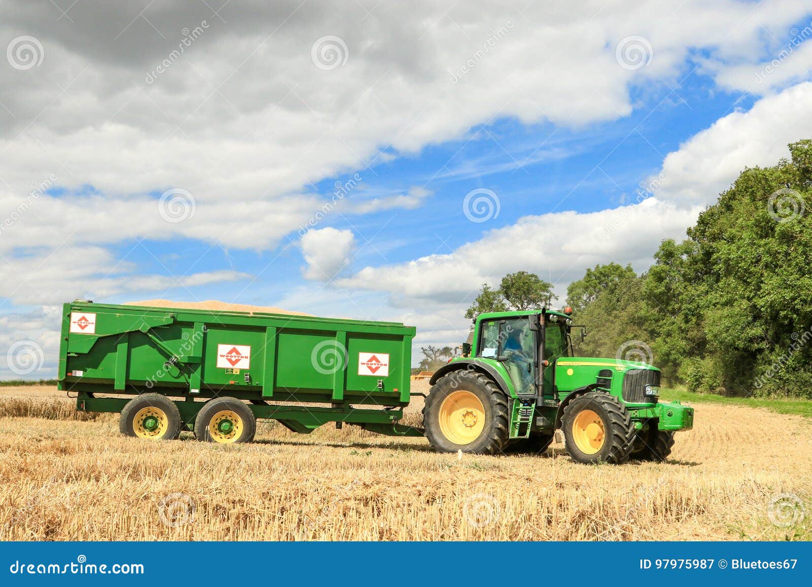Un Tracteur Vert Moderne De John Deere Photographie éditorial - Image ...