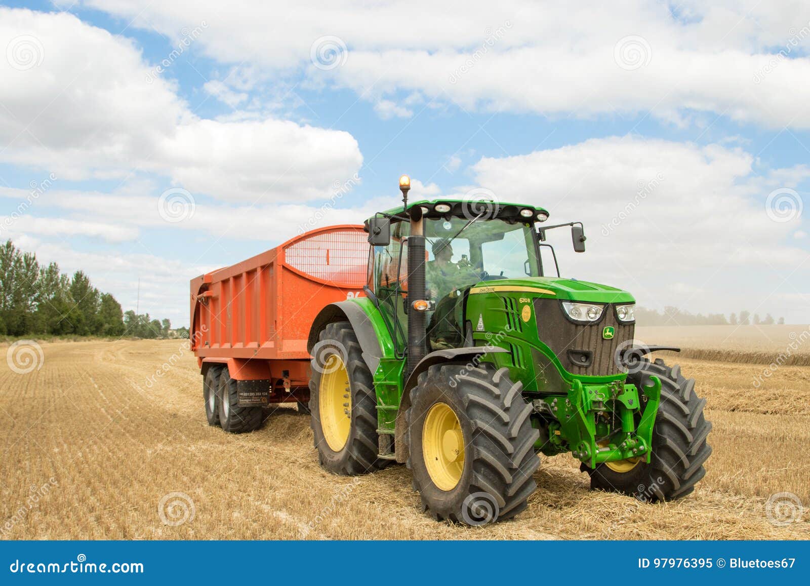 Un Tracteur Vert Moderne De John Deere Image éditorial - Image du ...