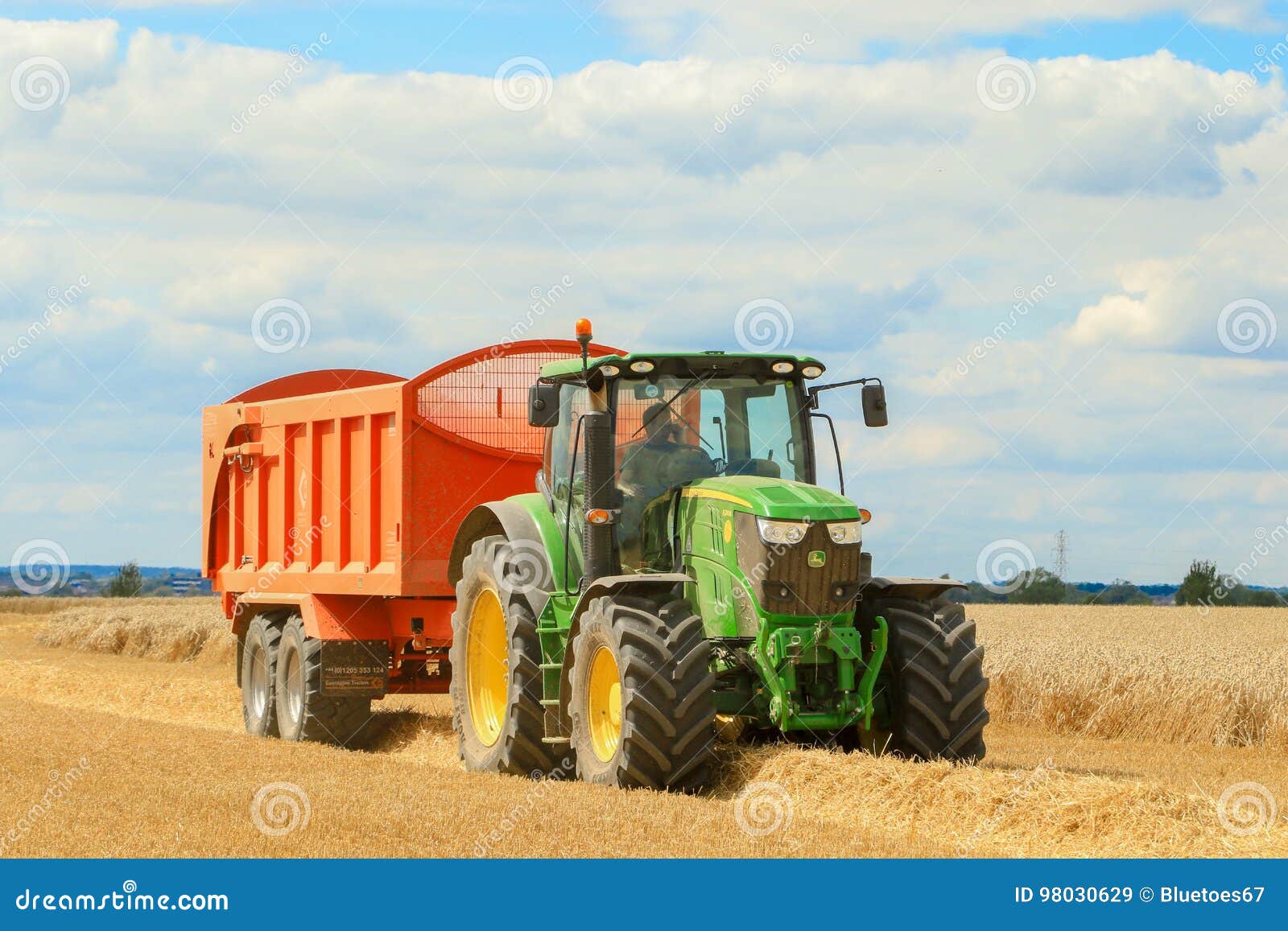 Un Tracteur Vert Moderne De John Deere Image stock éditorial - Image du ...