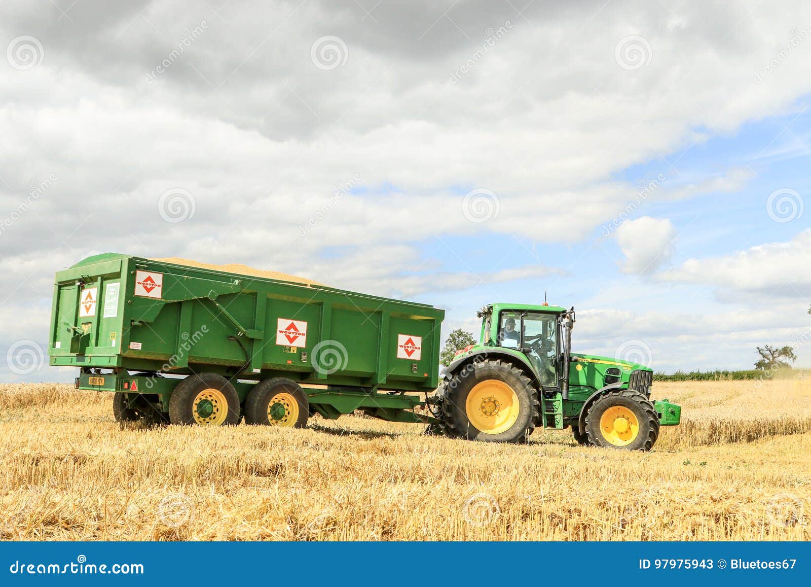 Un Tractor Verde Moderno De John Deere 6190r Foto de archivo editorial ...