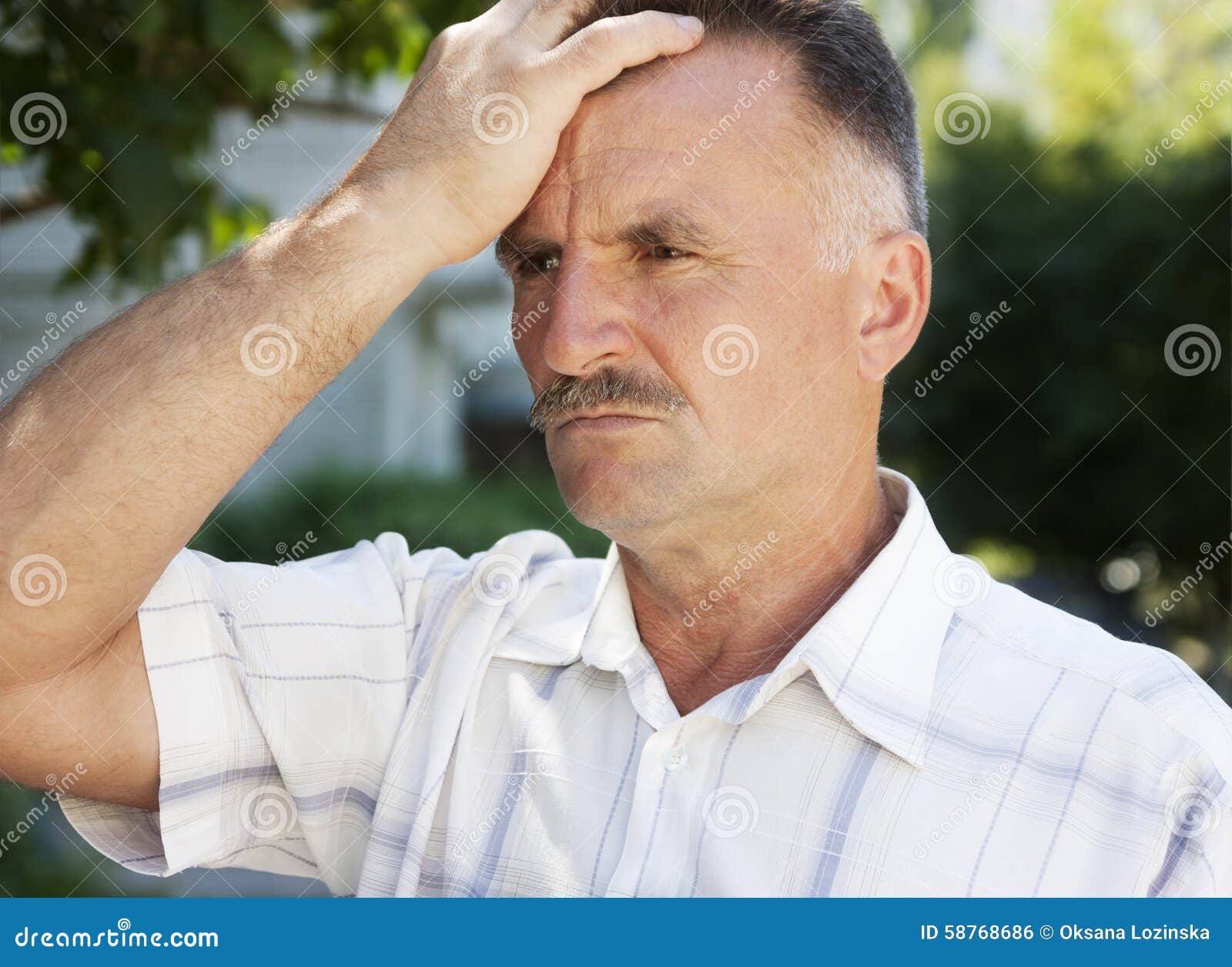 Un uomo serio 13 fotografia stock. Immagine di pace, freddo - 58768686