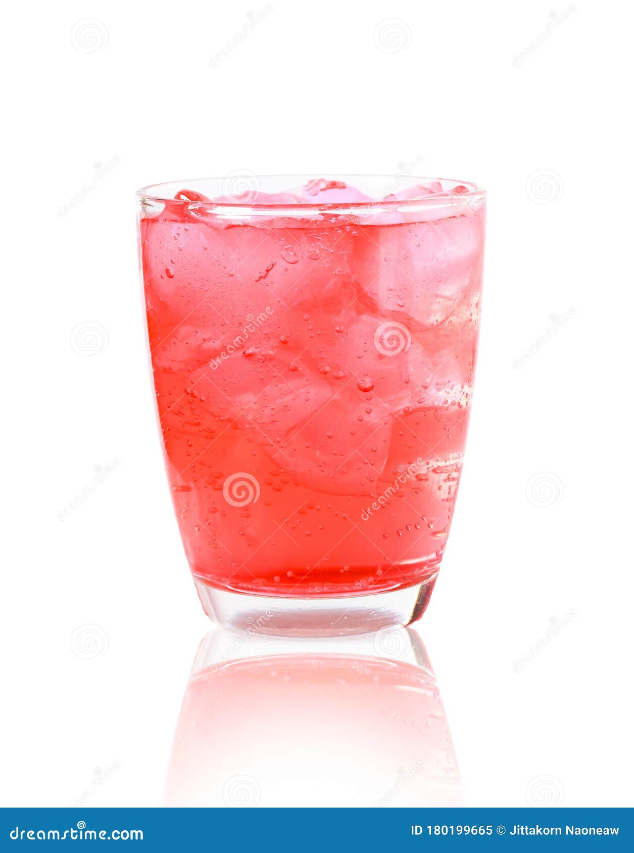 Un vaso de refresco rojo imagen de archivo. Imagen de suave - 180199665